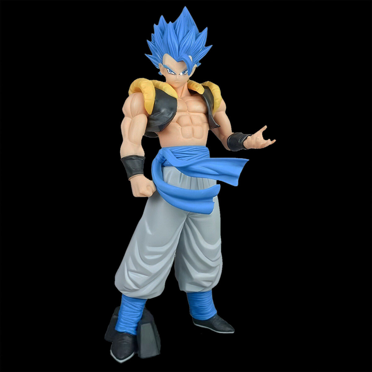 Фигурка Гоку из Dragon Ball, фигурка Гогеты в форме Супер Сайяна, фигурка Веджито с повреждениями в бою (из манги/аниме), сопутствующие товары.
