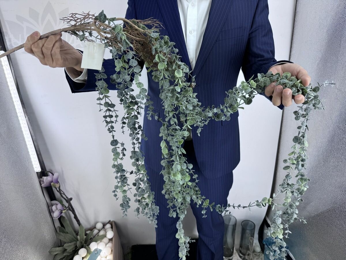 Искусственные цветы для декораторов фитостен флористическая ветка ампельная седая эвкалипт 120см