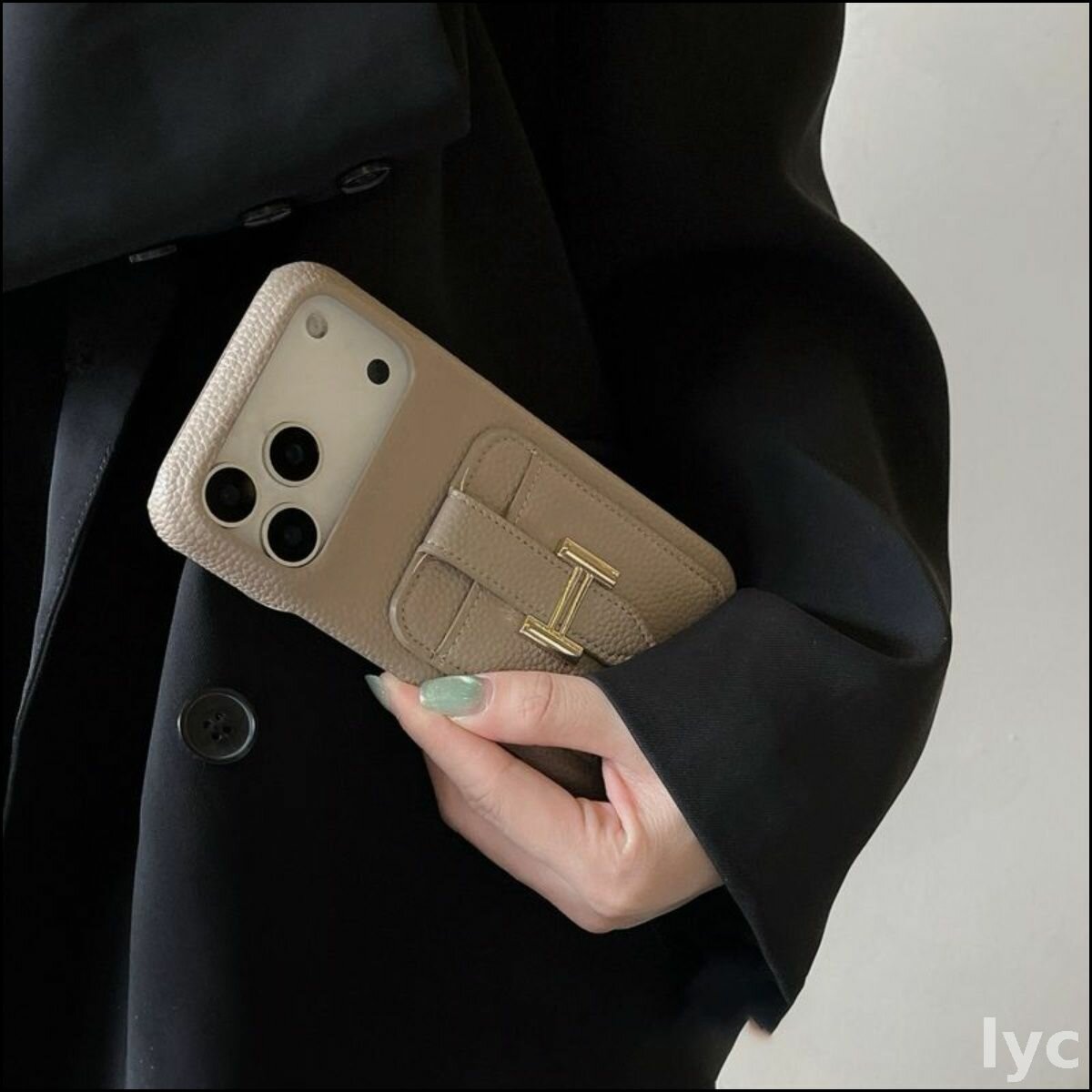 Эксклюзивный чехол Hermes для Apple iPhone 17 Pro Max