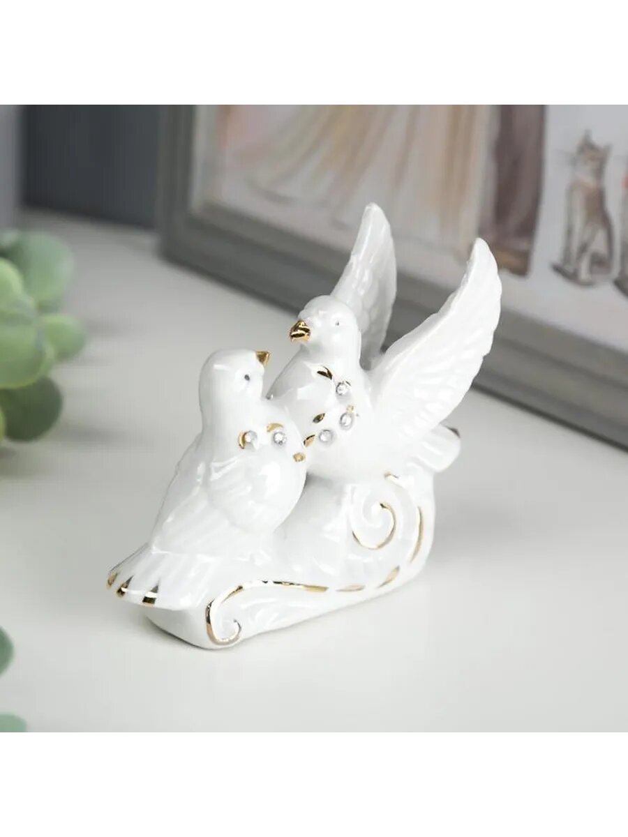 Элегантный сувенир с голубями и стразами