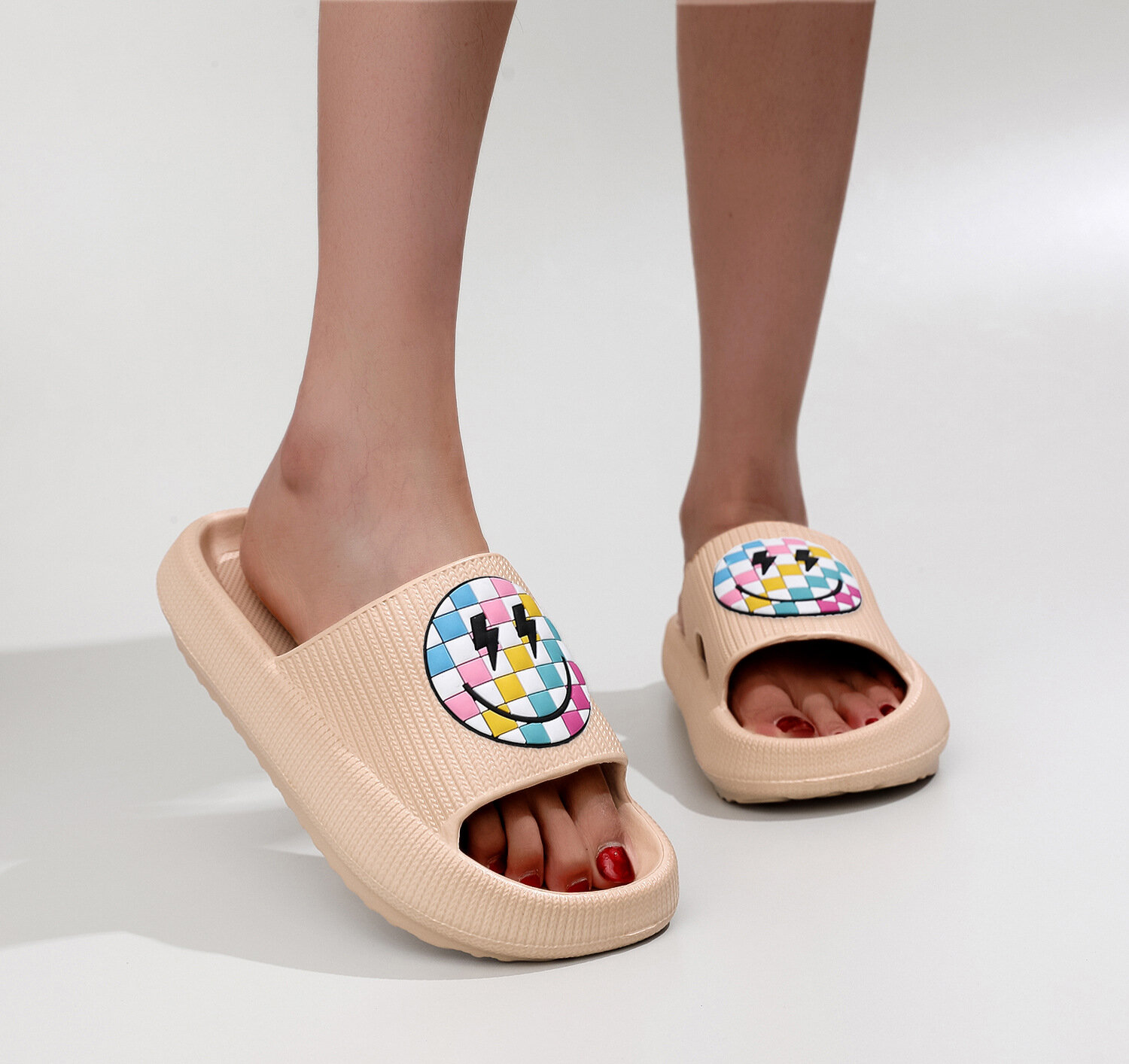 Новые сандалии с мультяшными смайликами для пар, летние домашние сандалии для ванной комнаты и душа, для мужчин и женщин, с толстой подошвой.43-44