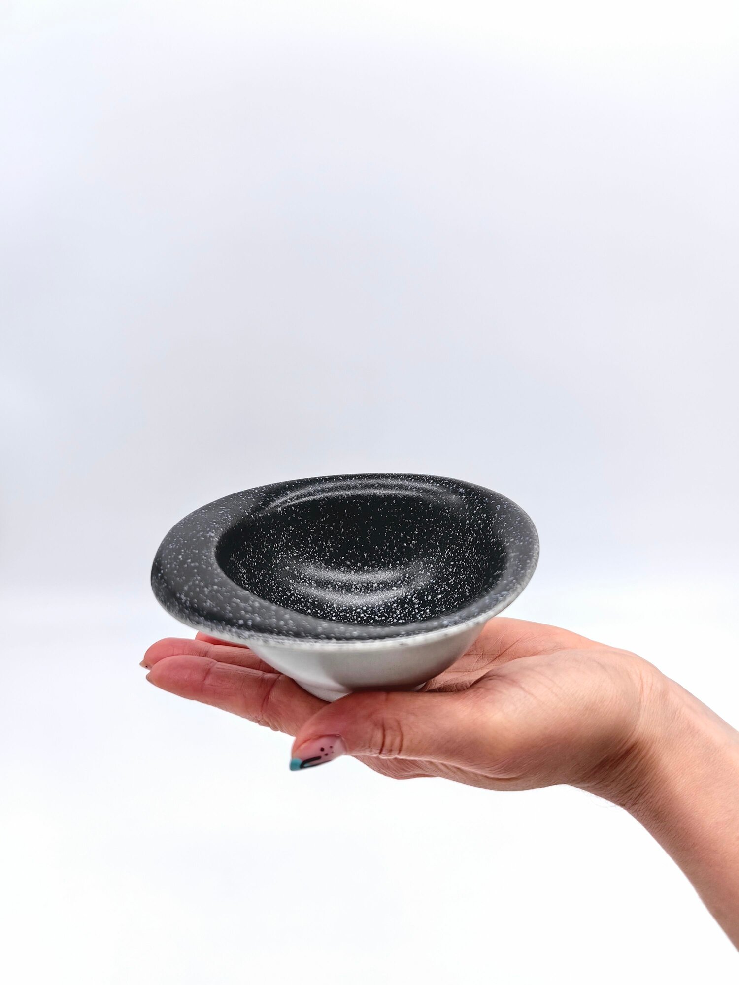 Тарелка темная серая глубокая "MG rustic". Японская керамика 12*11*5 см.