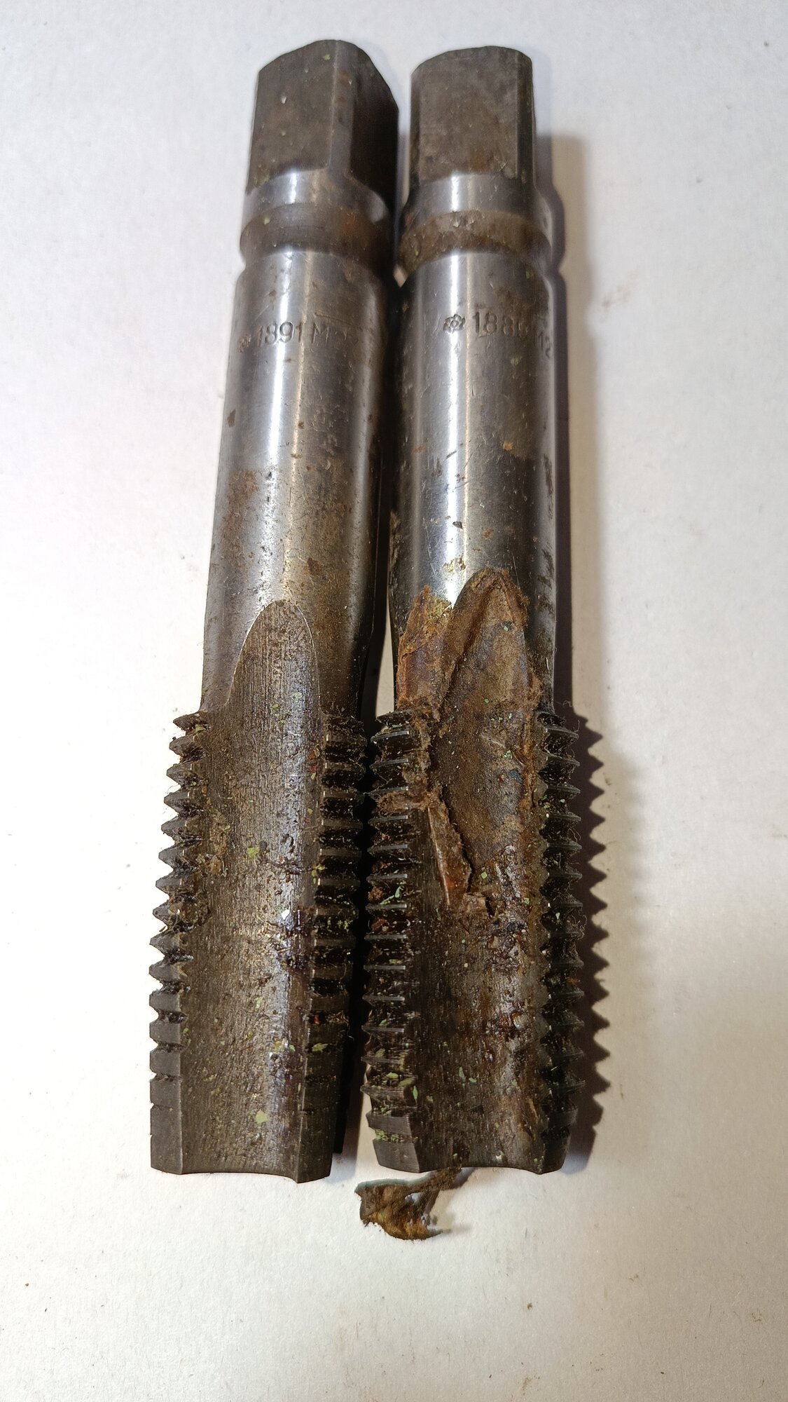 Метчик м/р М27х3,0 1889/1891 Р6М5 комплект из 2-х шт