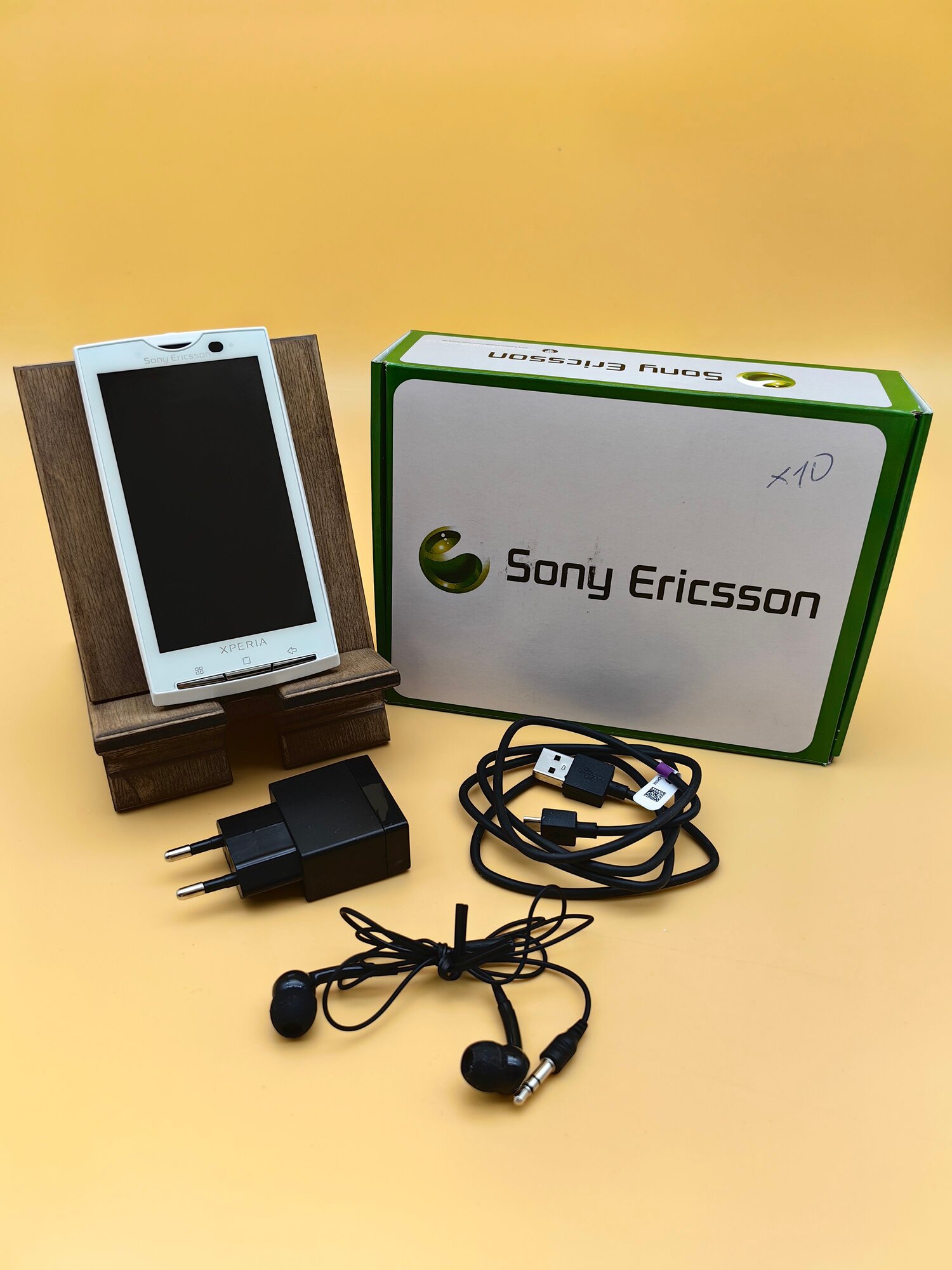 Мобильный раритетный телефон Sony Ericsson Xperia X10, Белый