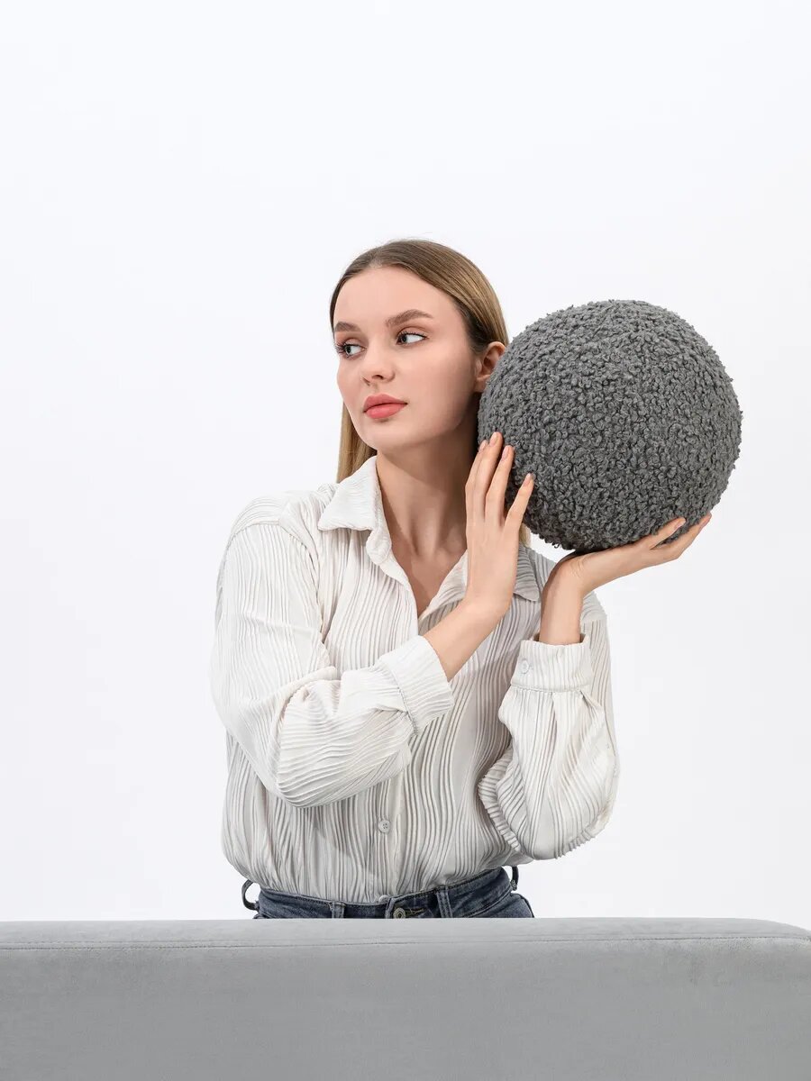 Декоративная подушка KamicoHome, круглая, искусственный мех, диаметр 23 см