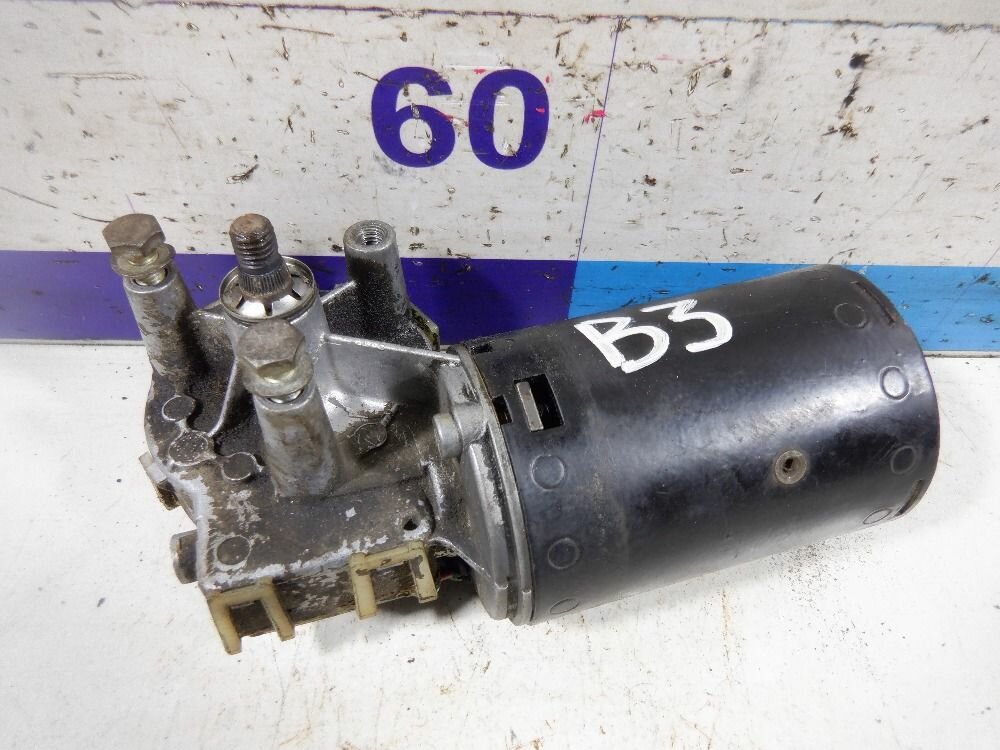 Моторчик стеклоочистителя передний VW Passat B3