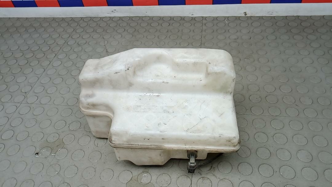 Бачок омывателя BMW 7 E65/E66/E67 рест. 2005