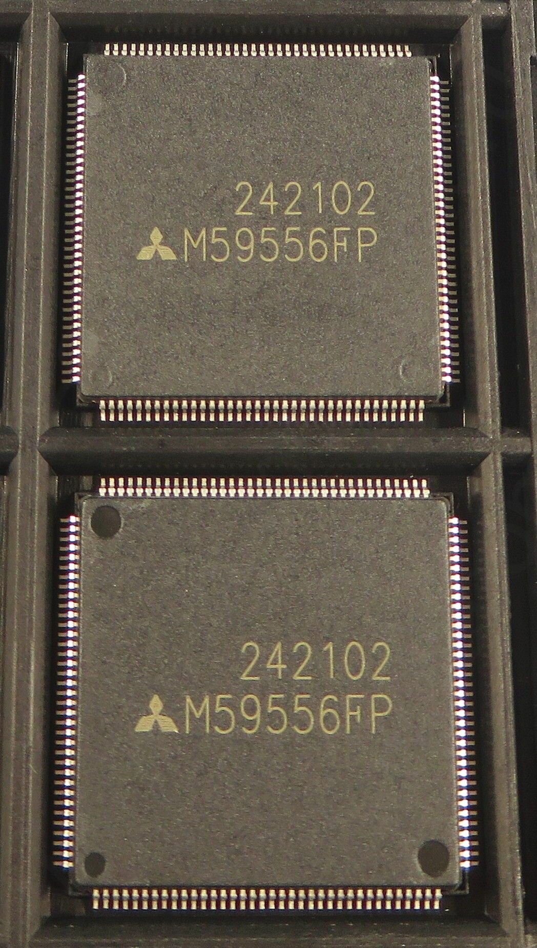 M59556FP - микросхема — фото 1