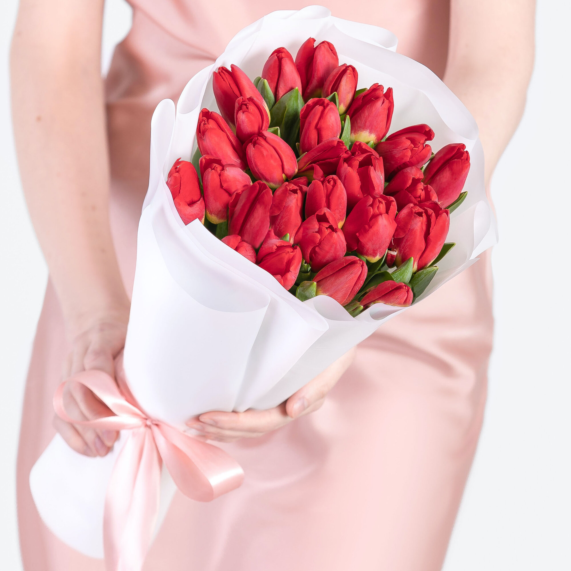 Букет Мегацвет24 "Красные Тюльпаны", 25 шт, дизайнерская упаковка