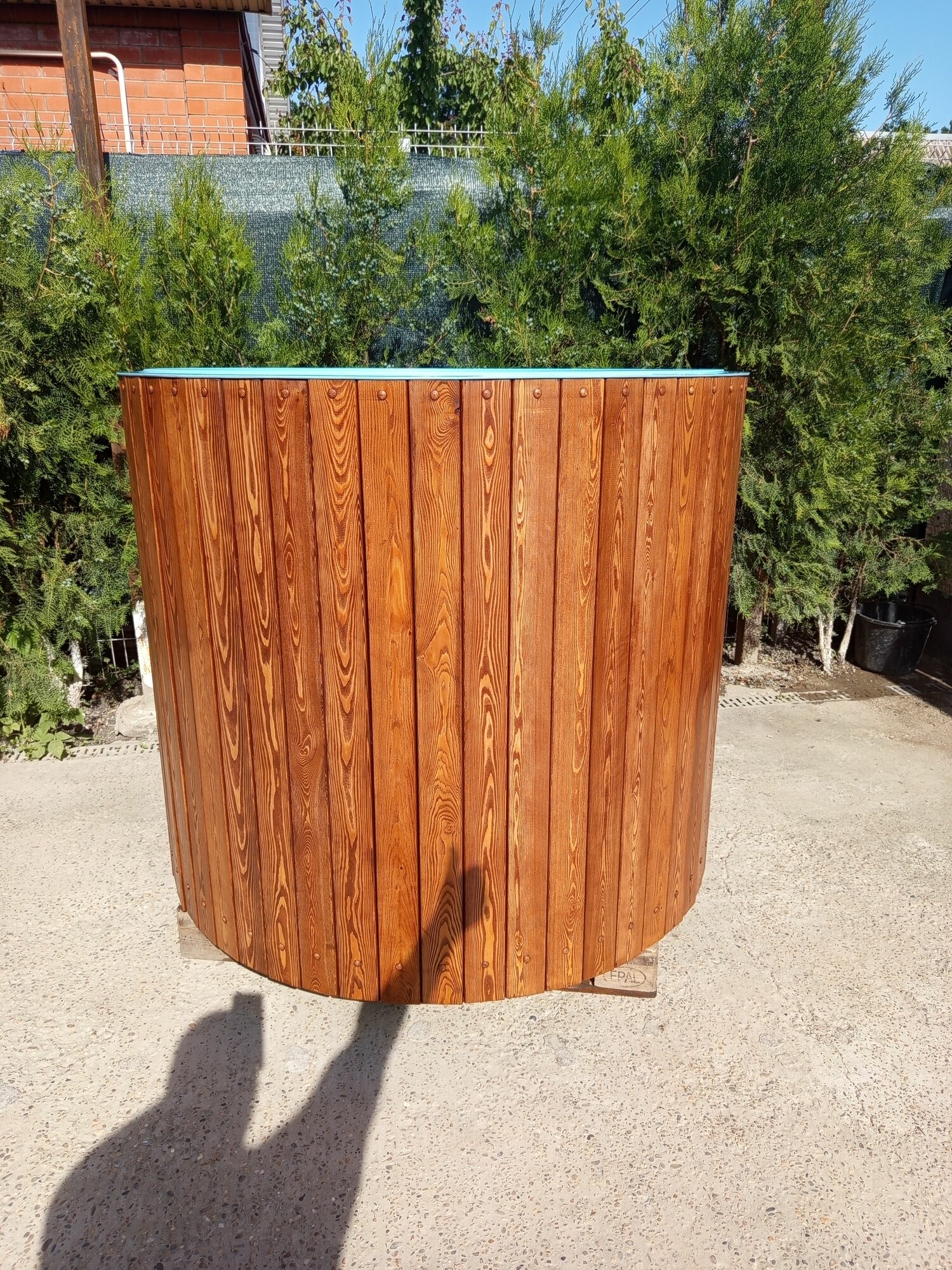 Купель Обшитая Лиственницей из полипропилена модель (форма) бочка диаметр 150см высота 120см