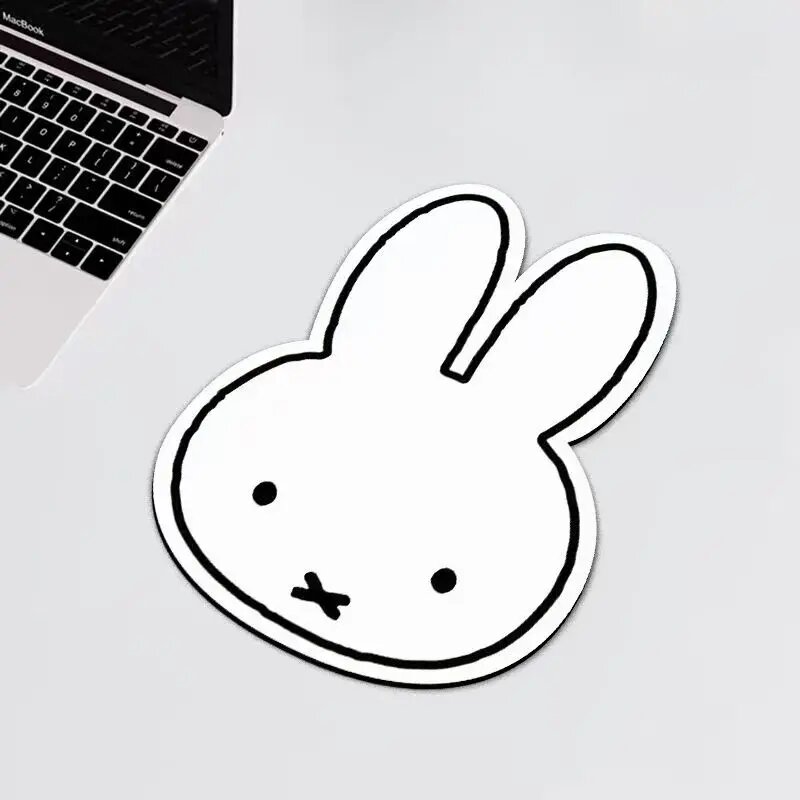 Милый универсальный противоскользящий коврик для мыши Miffy, кожаный игровой коврик для мыши, новая подушка для стола, модная, удобная для ноутбука, ПК, MacBook — фото 1