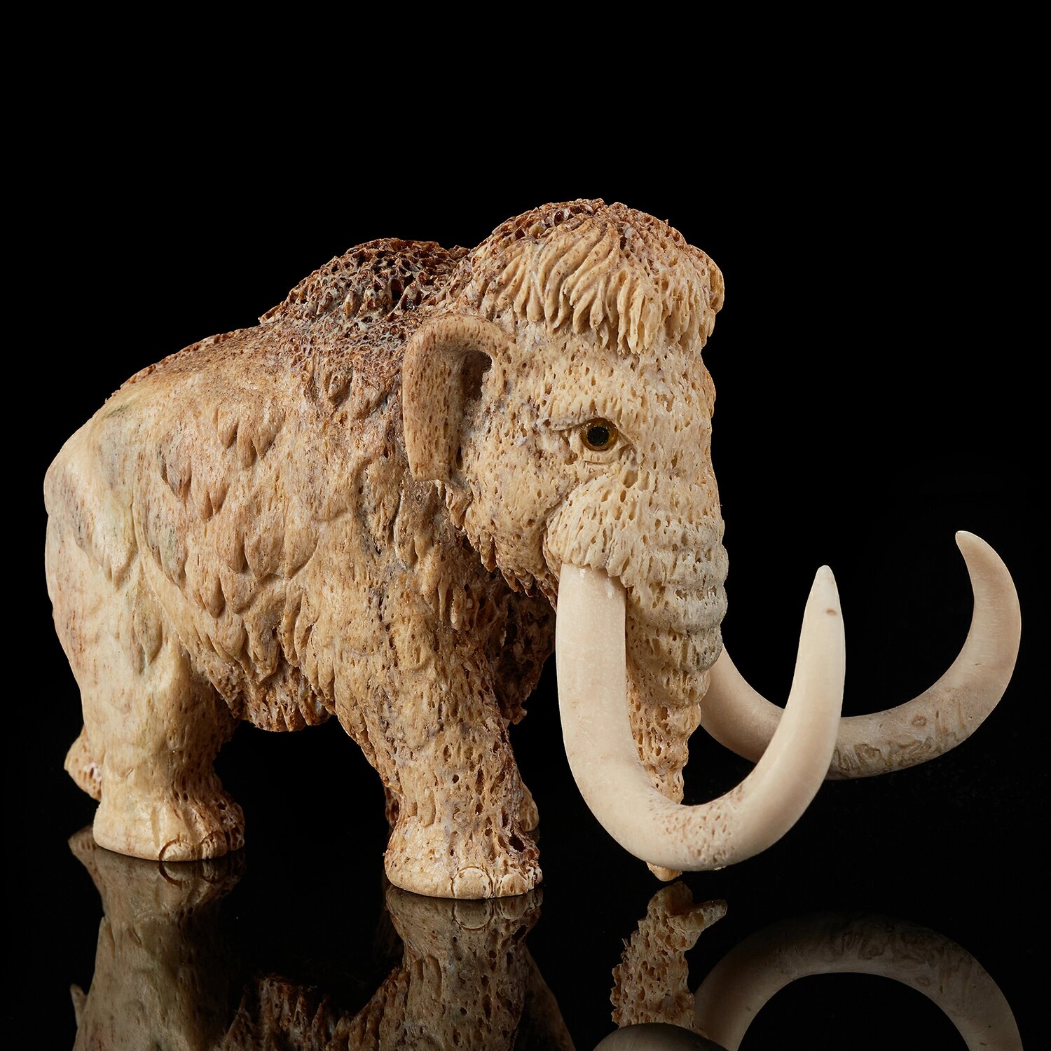 Скульптура из кости "Мамонт"