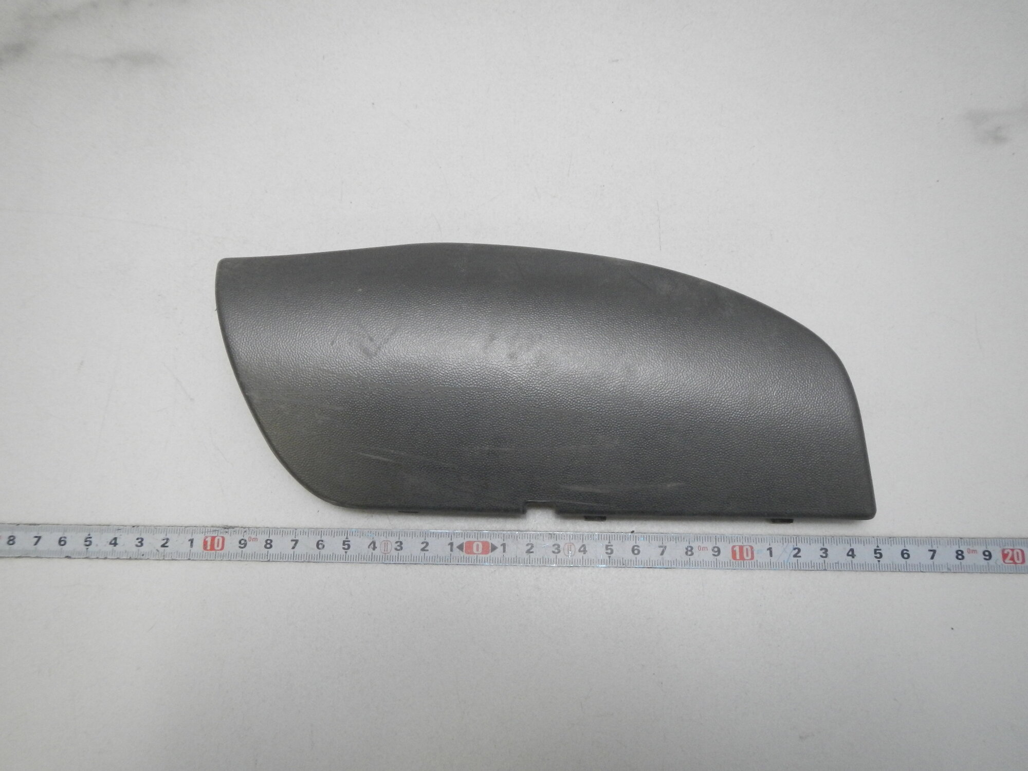 Б/У Заглушка буксировочного крюка, Porsche (Порше)-CAYENNE (03-10) PORSCHE CAYENNE (03-10) передняя левая Царапины. 64024...