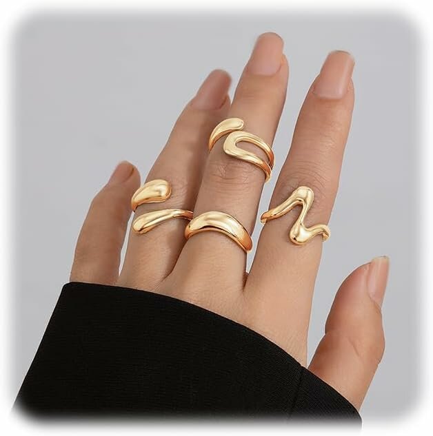 Набор из трех золотых колец FloralGrace с узором в виде морских звезд и изящных волнообразных мотивов из ракушек, идеально подходящий для летнего украшения женщин и девушек.