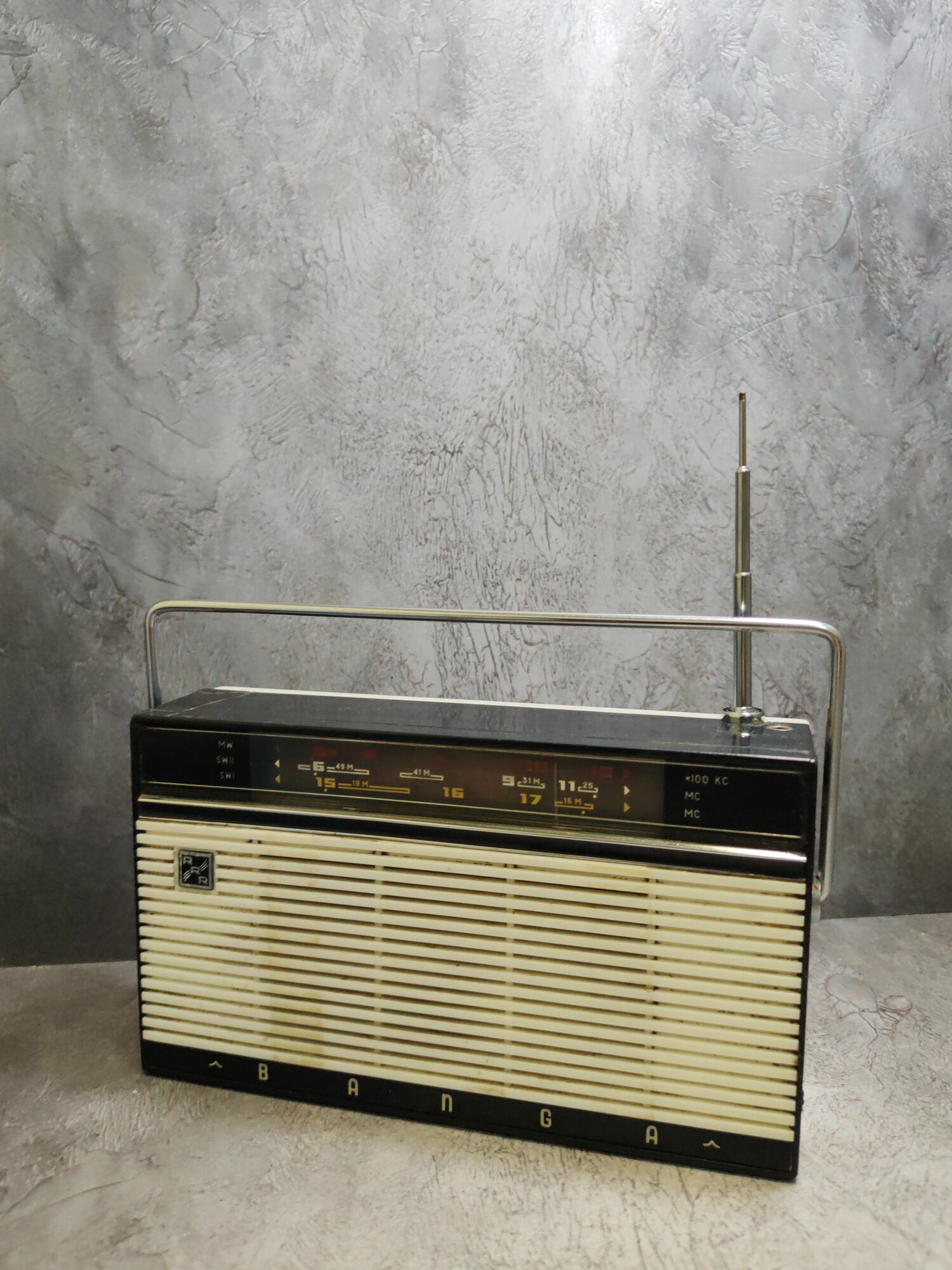 Радиоприёмник транзисторный BANGA. СССР. Экспортная версия.