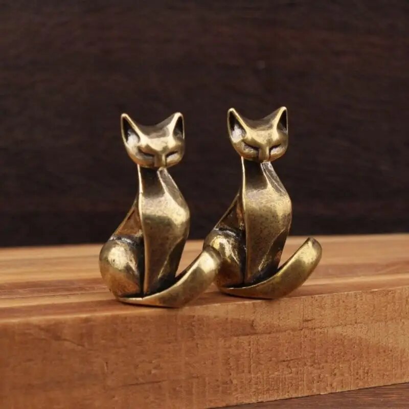 Латунная фигурка кошки