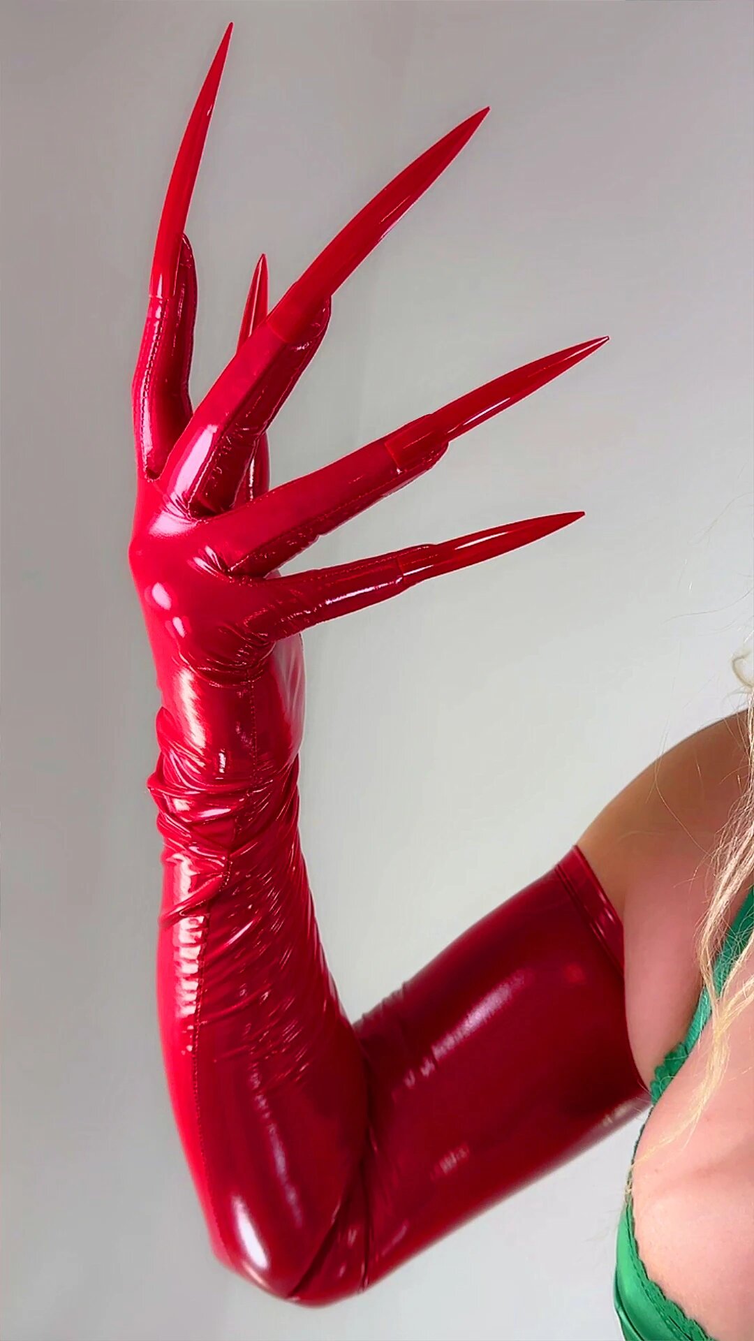 Красные латексные перчатки с когтями Shine Red