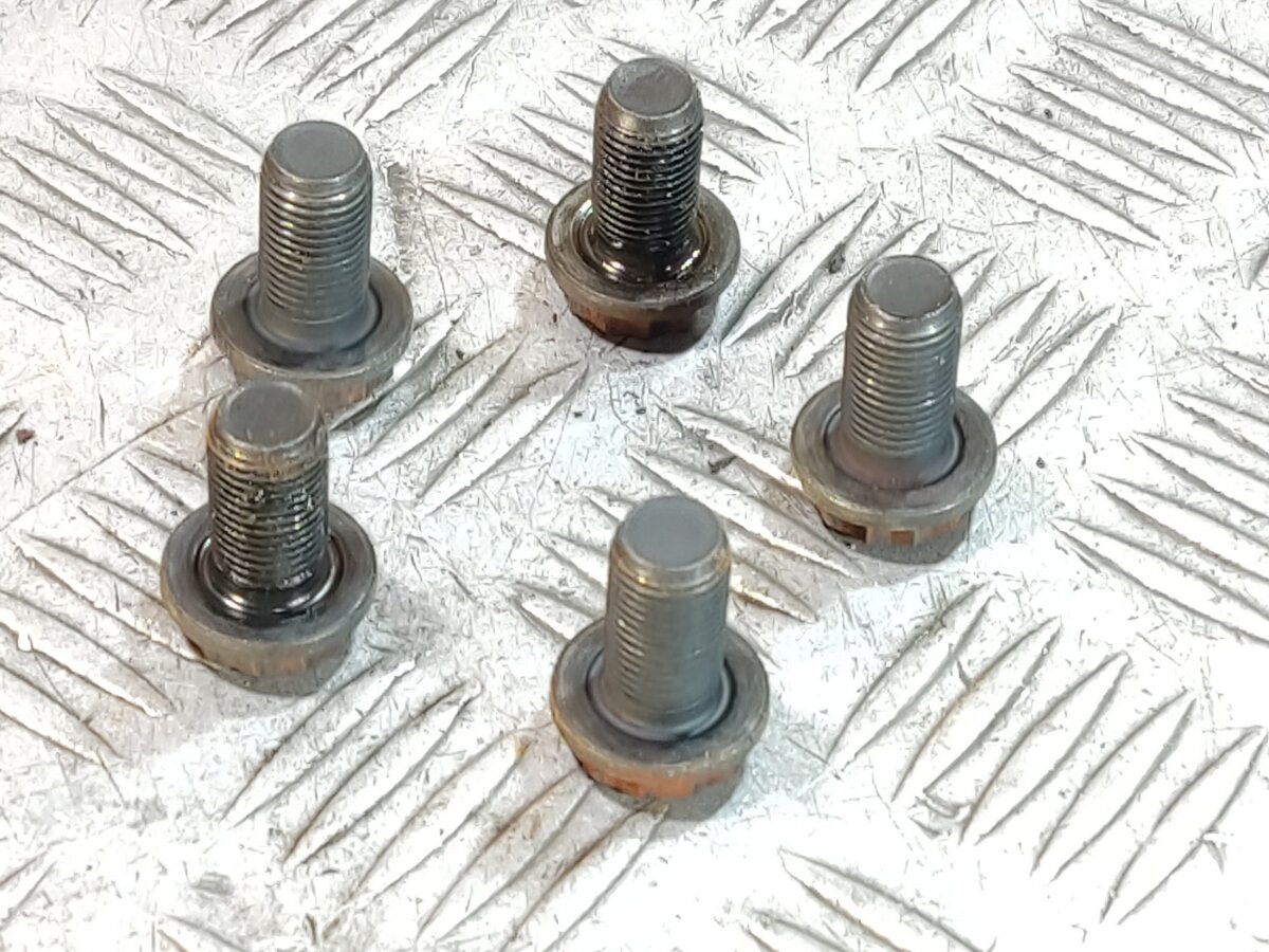 Болт маховика HYUNDAI Accent 2000-2012 2331123000