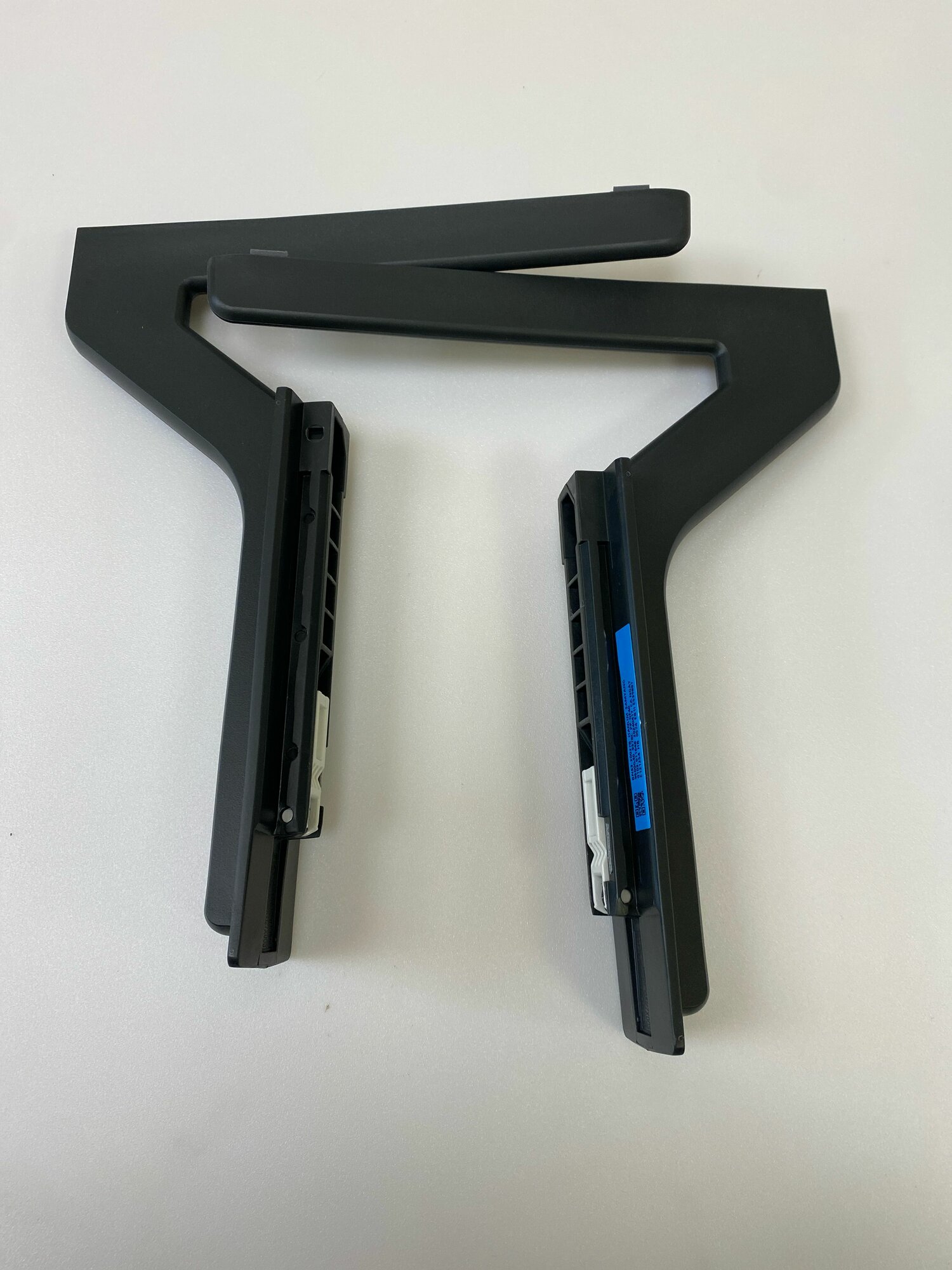 Подставка комплект комплект 2 шт (черный), для телевизора Samsung QE43Q60DAU P: BN9652421A