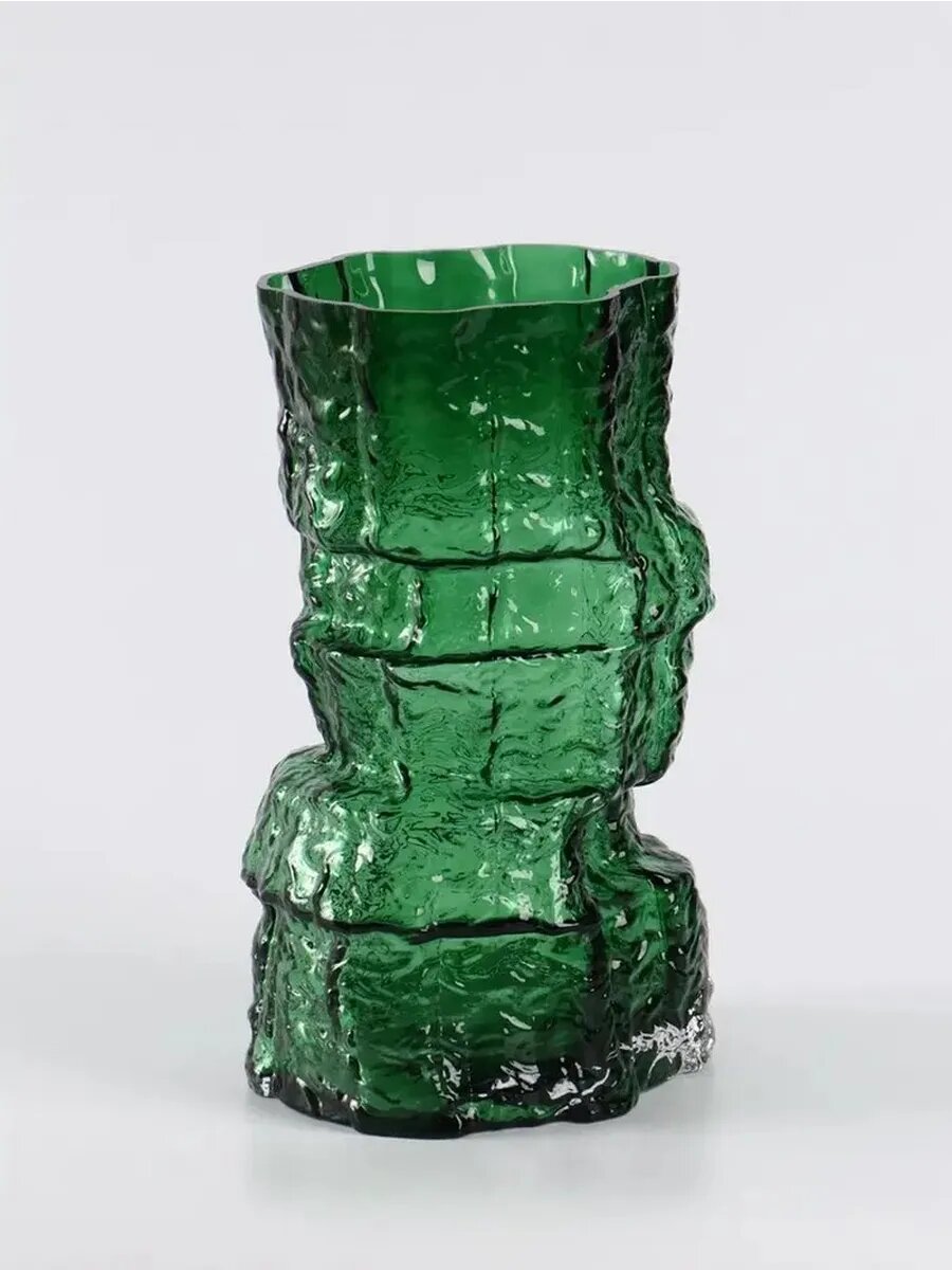 Стеклянная ваза в зелёных оттенках