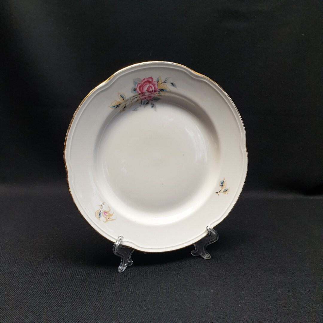 Столовая тарелка Чайка, фарфор деколь позолота 20 см, винтаж СССР