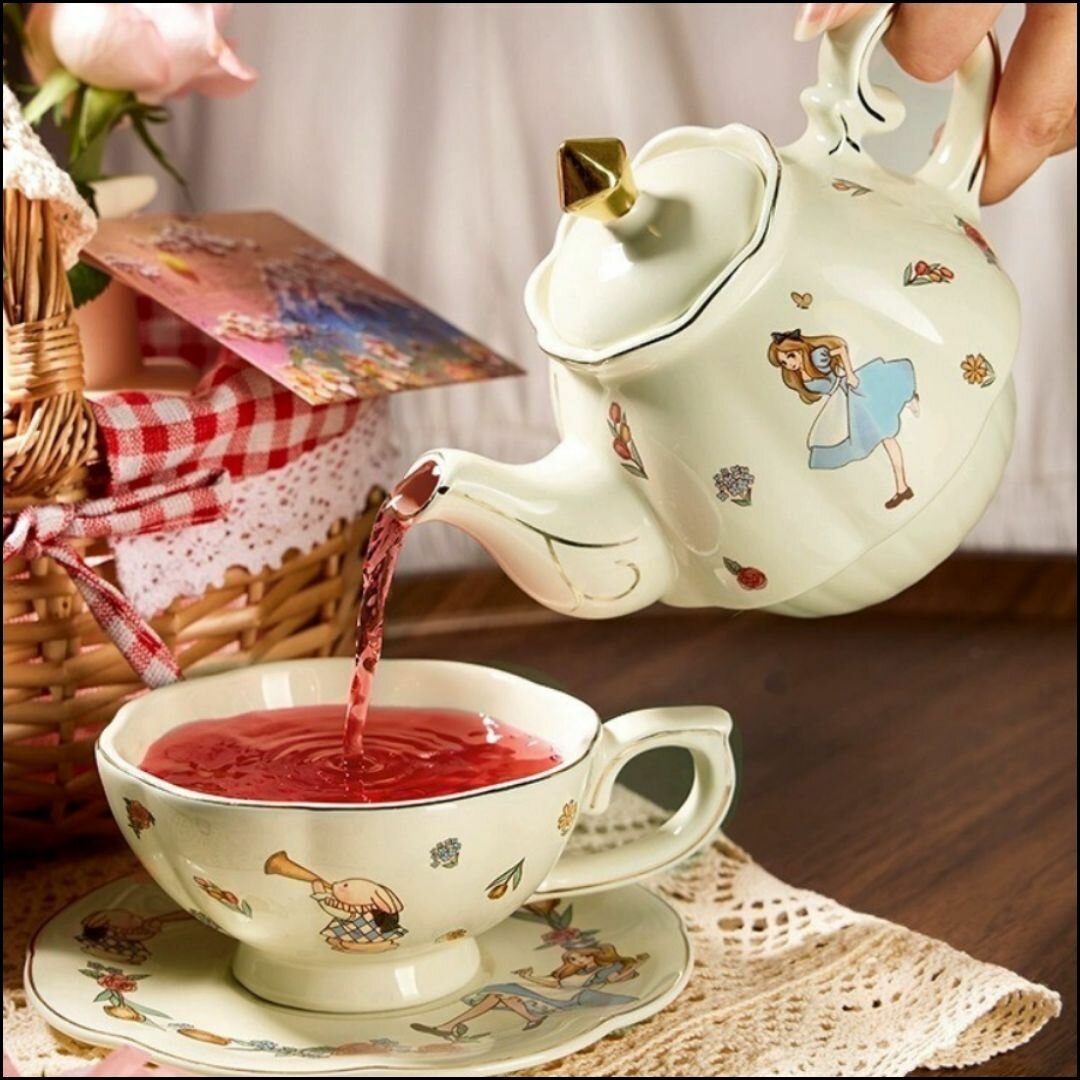 Чайник и чайная пара "Алиса в стране чудес"