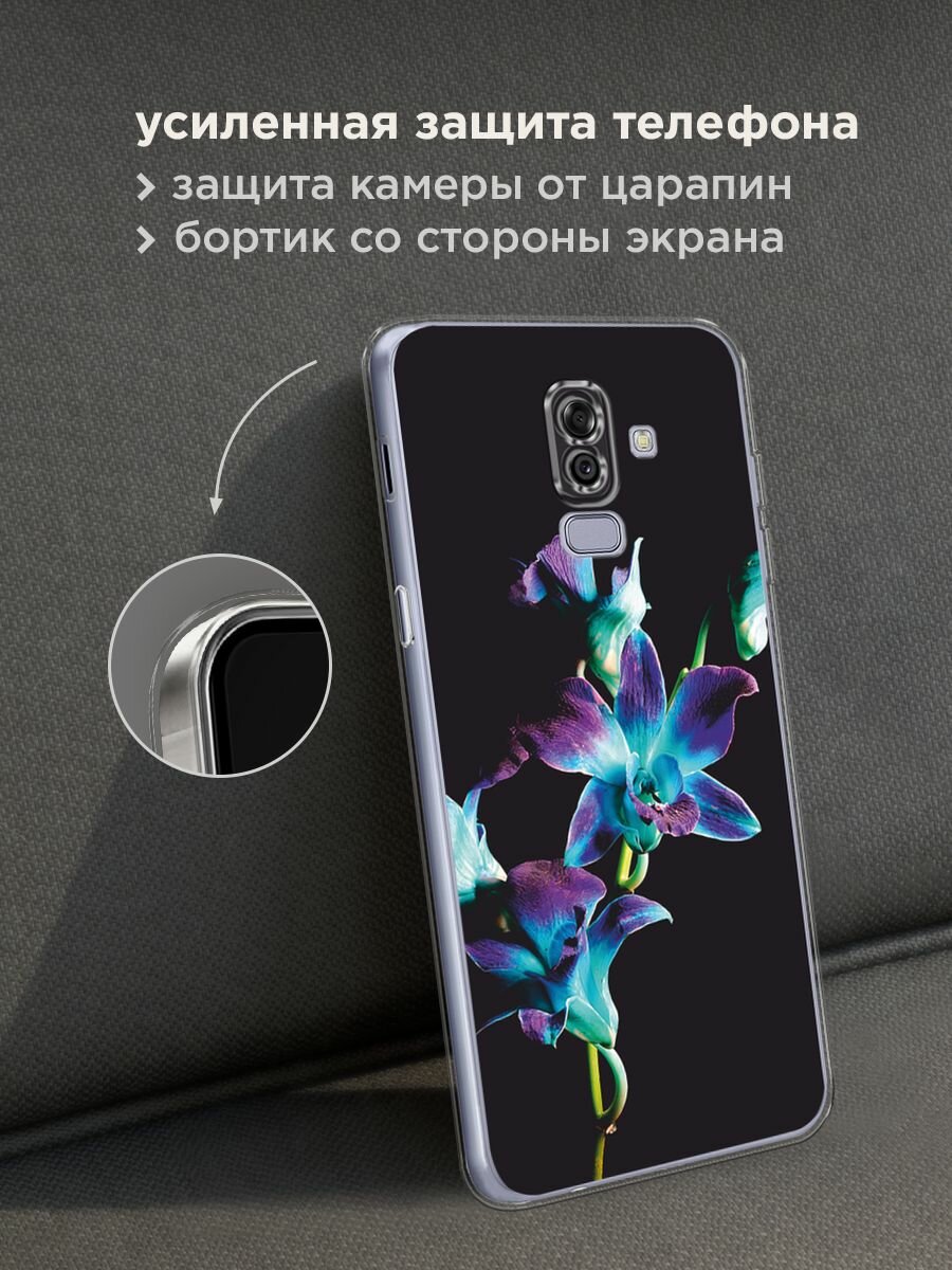 Чехол на Samsung Galaxy J8 / Самсунг Галакси Джей 8 с принтом "Синий цветок на черном" — фото 1