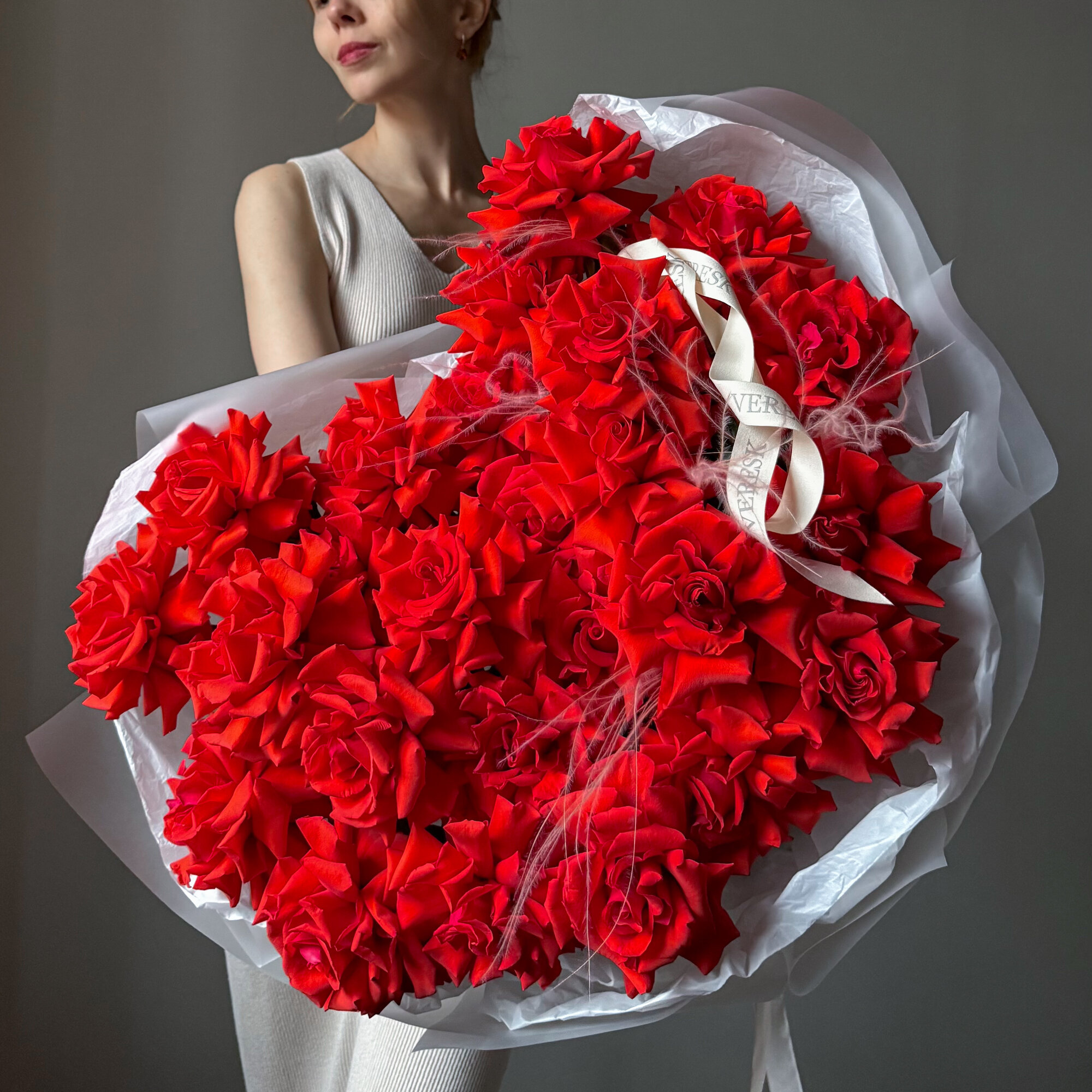 Премиальный букет с французскими красными розами сорта "Nina" (25шт). Veresk 850