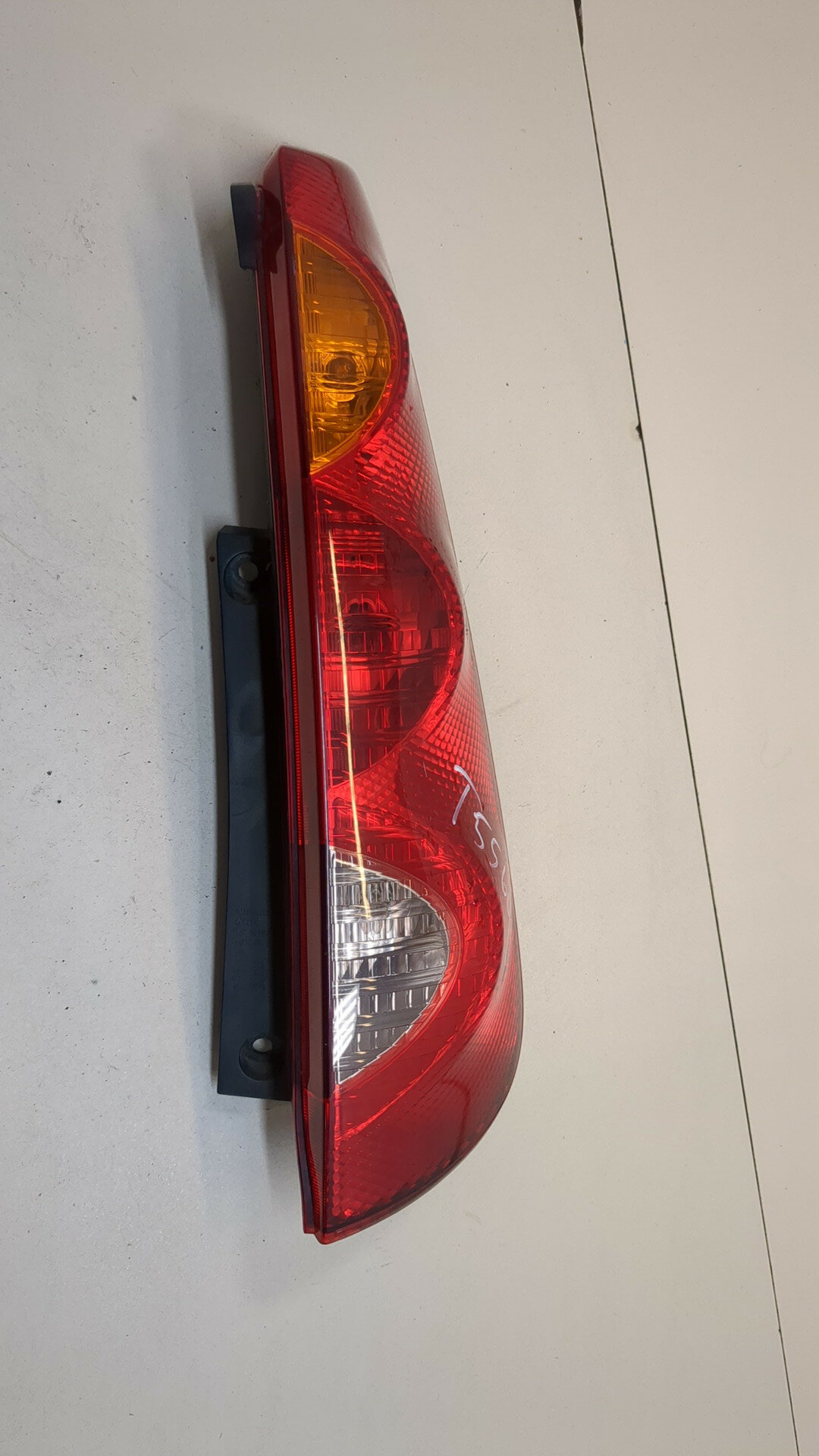 Фонарь (задний) правый Nissan Note E11 Б/У