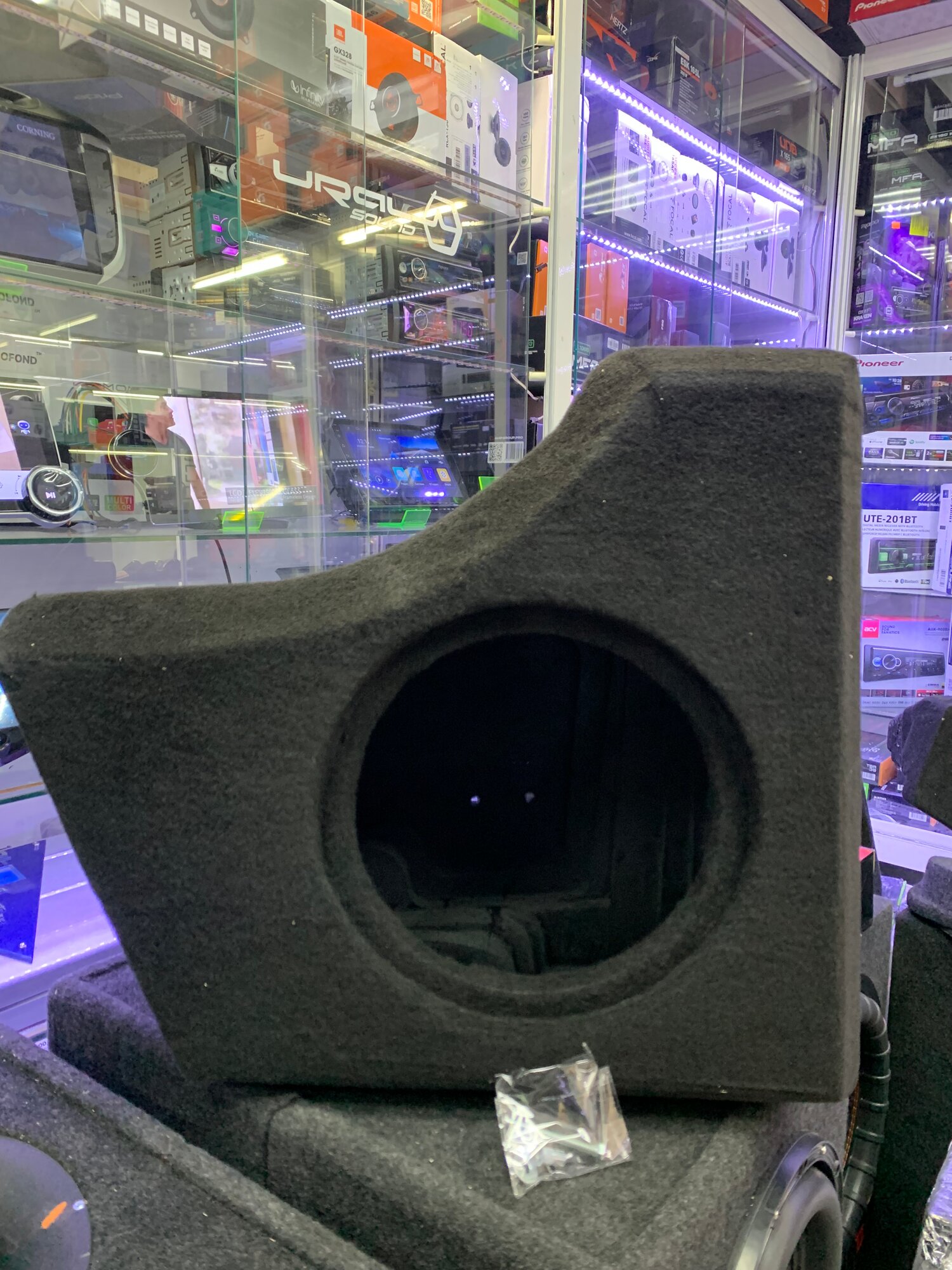 Короб Стэлс, для Шевроле Нива, левое крыло, под 10 дюймов, 25 литров