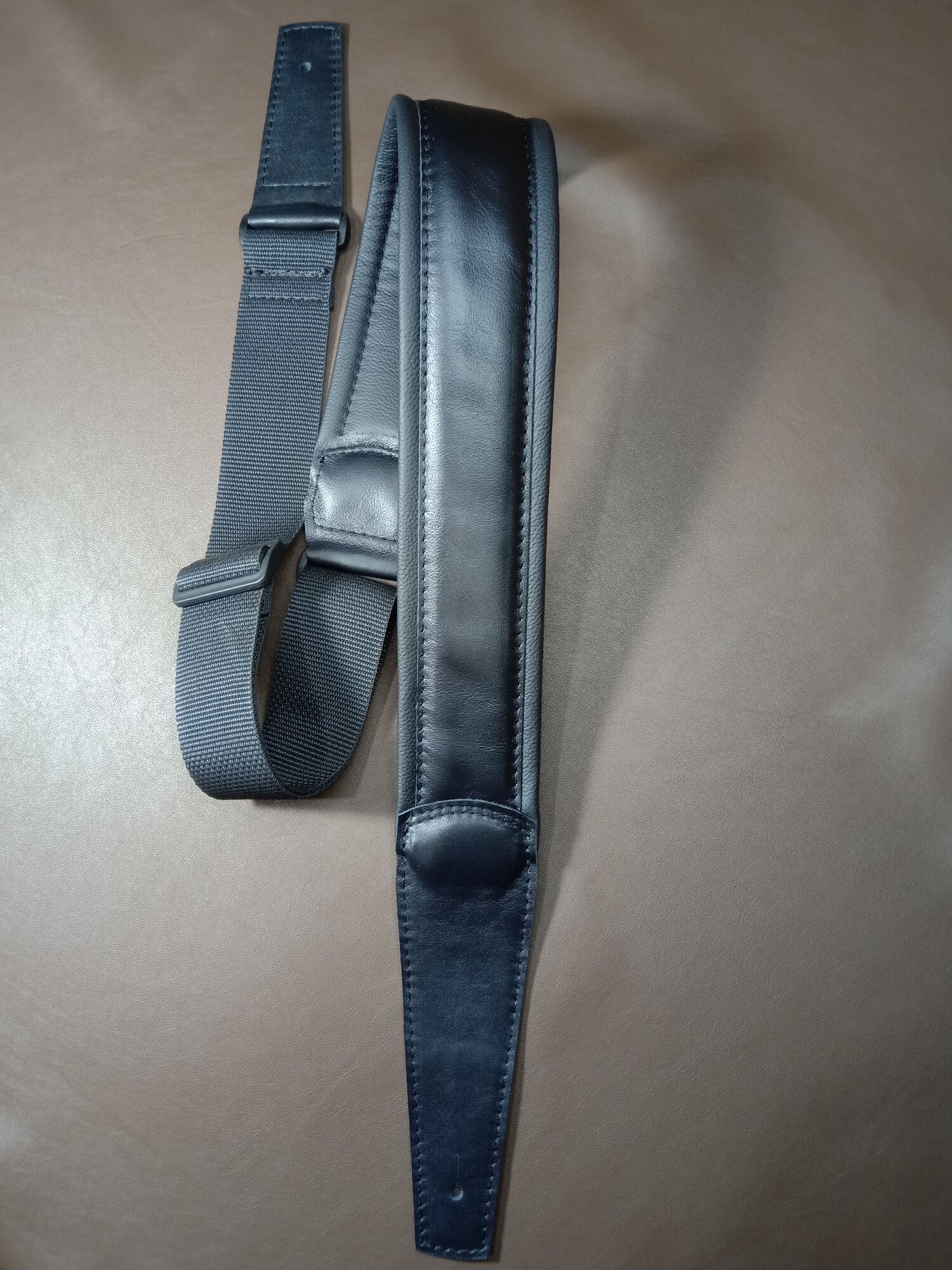 Ремень ручной работы из натуральной кожи для гитары. Бренд VLADIMIR BUROV. Ремень для акустической, электрогитары и бас-гитары.