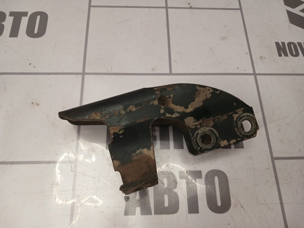 Крепеж рулевой рейки Audi 80 90 B3 86-91