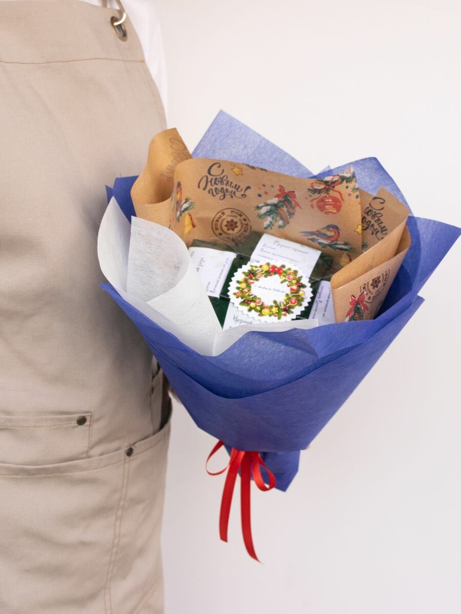 Кофейный подарочный букет "Новогодний презент" в подарок мужчине с открыткой от Тикорум