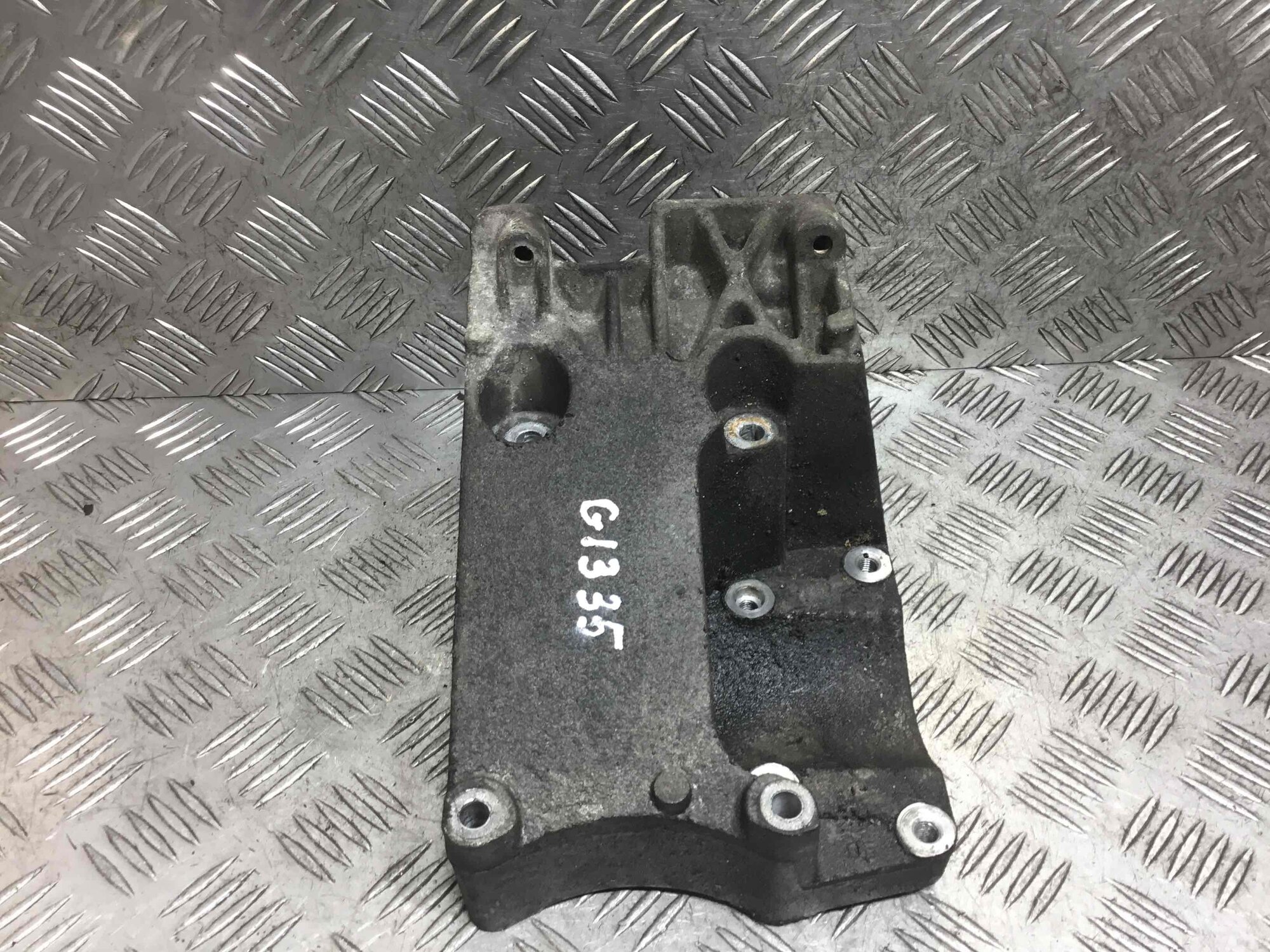 Б/У Кронштейн компрессора кондиционера Ford Focus 2 поколение (2005-2008) 2005 г.