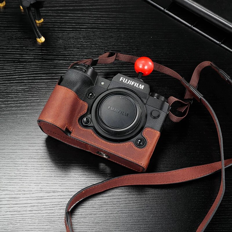 Fujifilm XH2/XH2S Кожаный чехол с подставкой и ремешком, цвет кофе