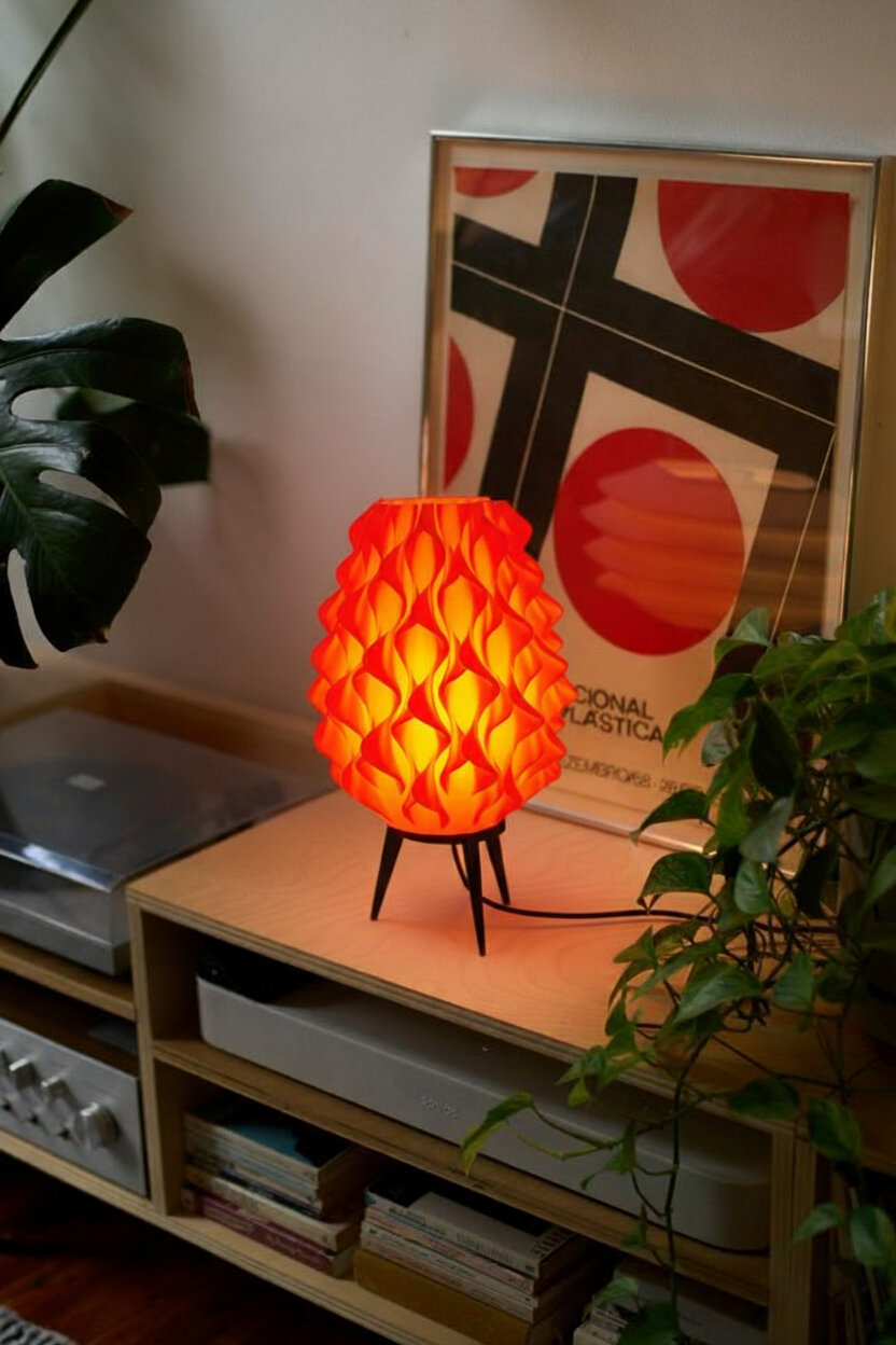 Настольная дизайнерская лампа «Лилия» — необычный светильник красный, E14, производство Россия