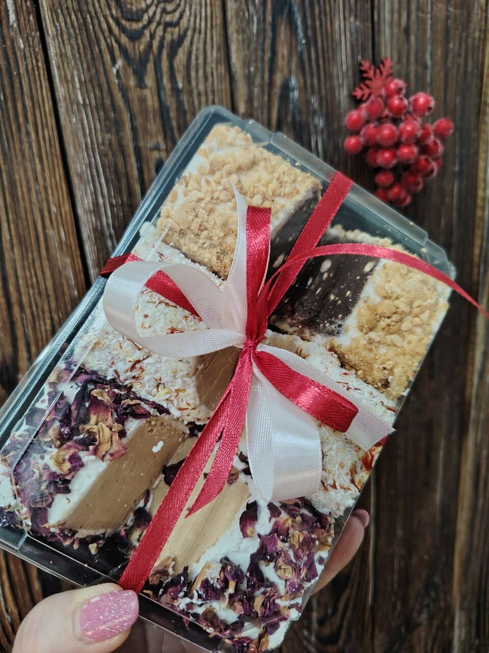 Подарочный набор "Ассорти" лукум, с разными видами орехов, с розой, с кокосовой стружкой, 570 гр