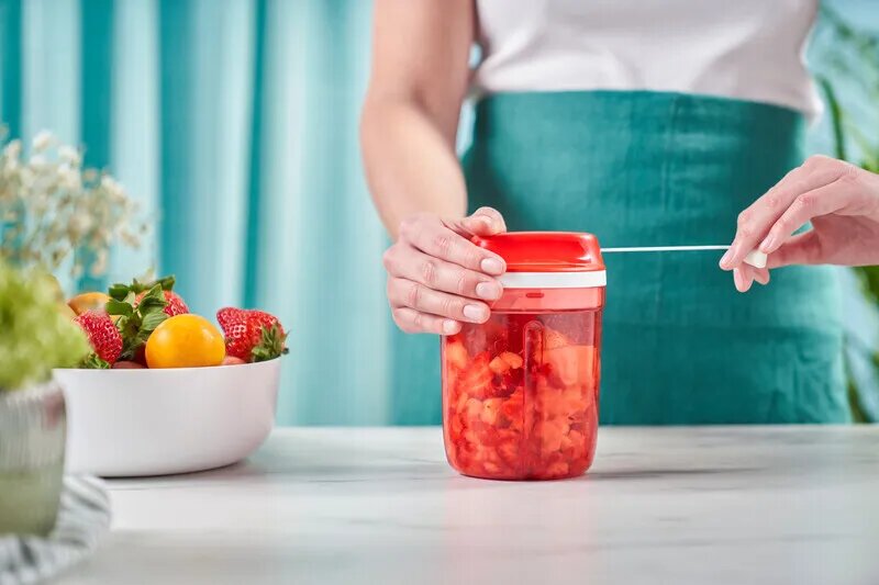 Ручной измельчитель Tupperware красный, белый для измельчения имбиря — фото 1