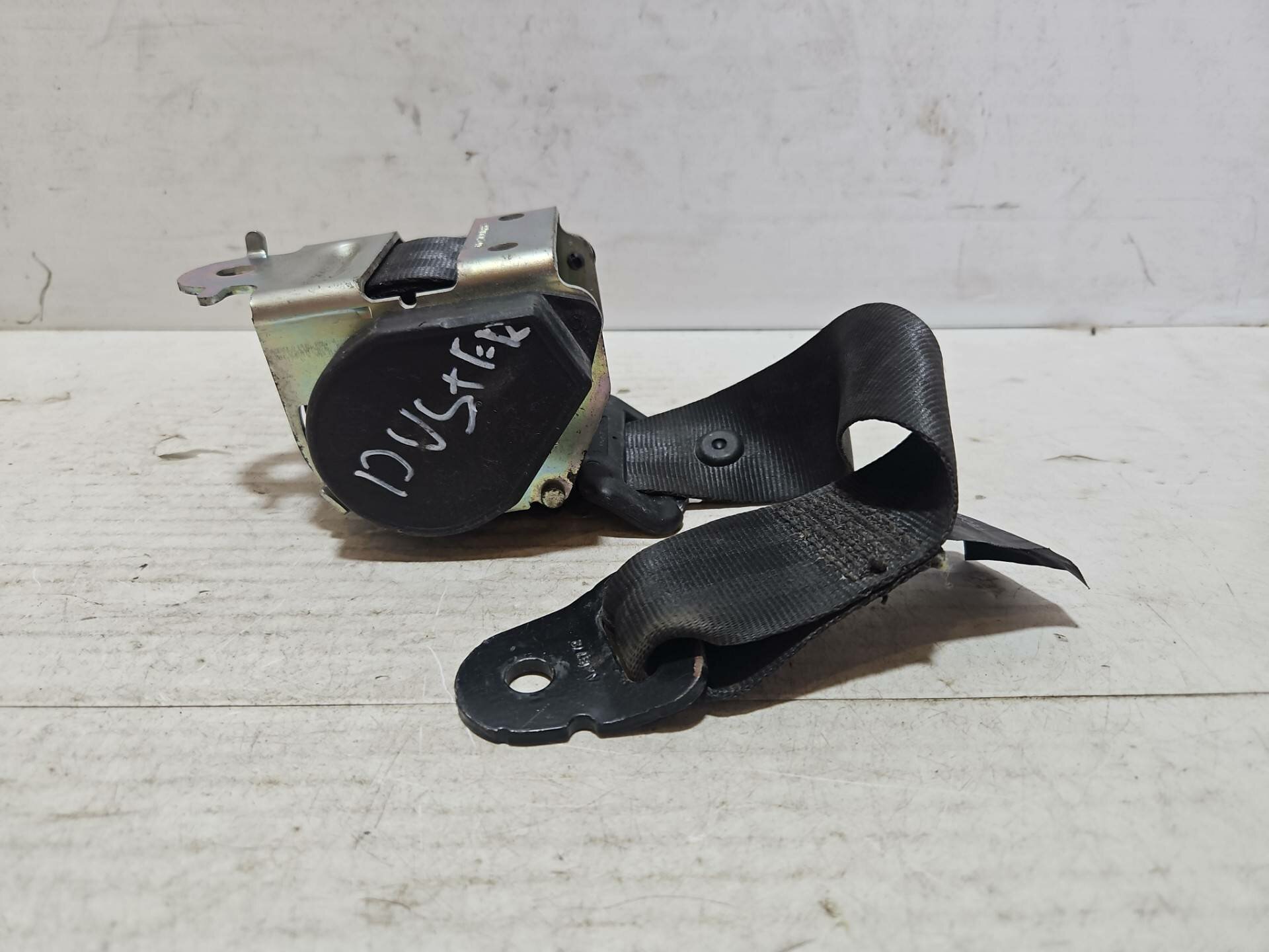 Ремень безопасности задний Dacia Logan (2004 - 2008) 751262