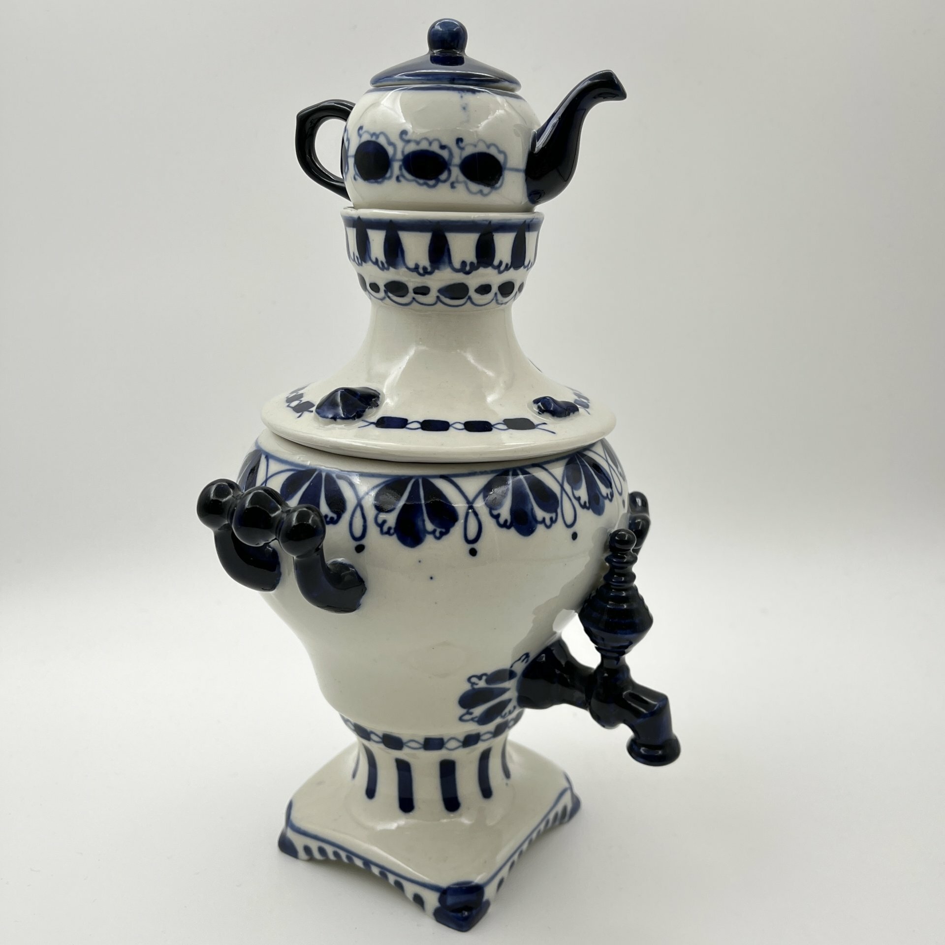 Самовар декоративный с миниатюрным чайником, фарфор, роспись