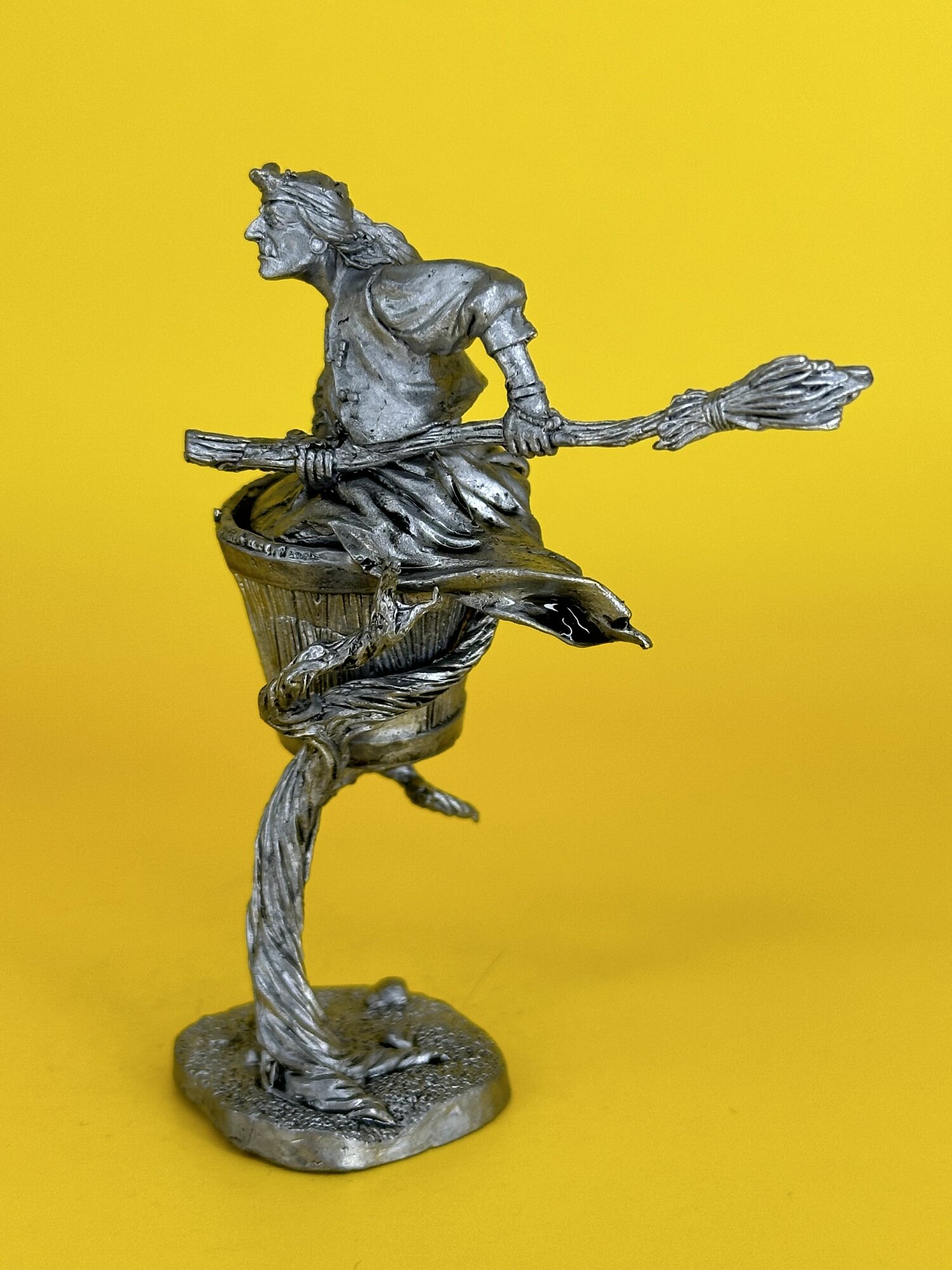 Коллекционный оловянный солдатик фигурка Баба-яга