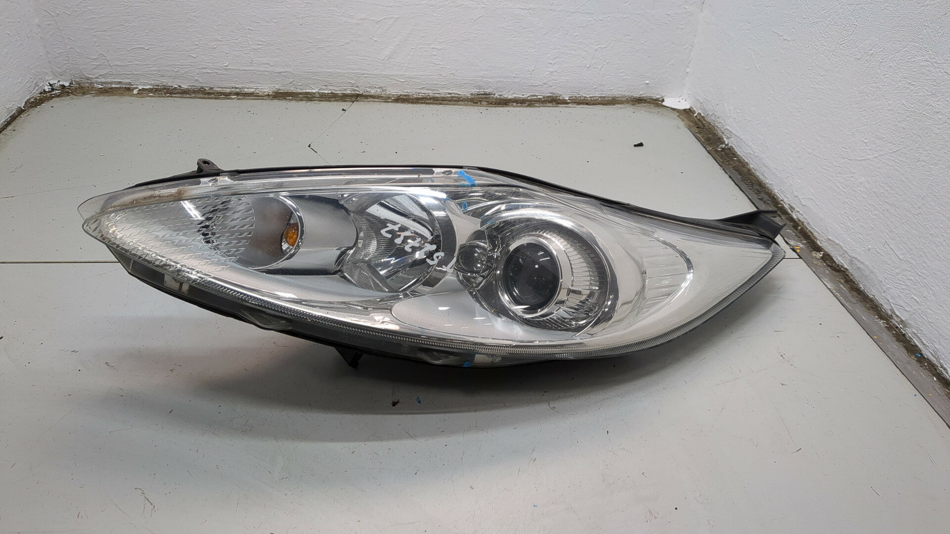 Фара (передняя) левая Ford Fiesta Б/У