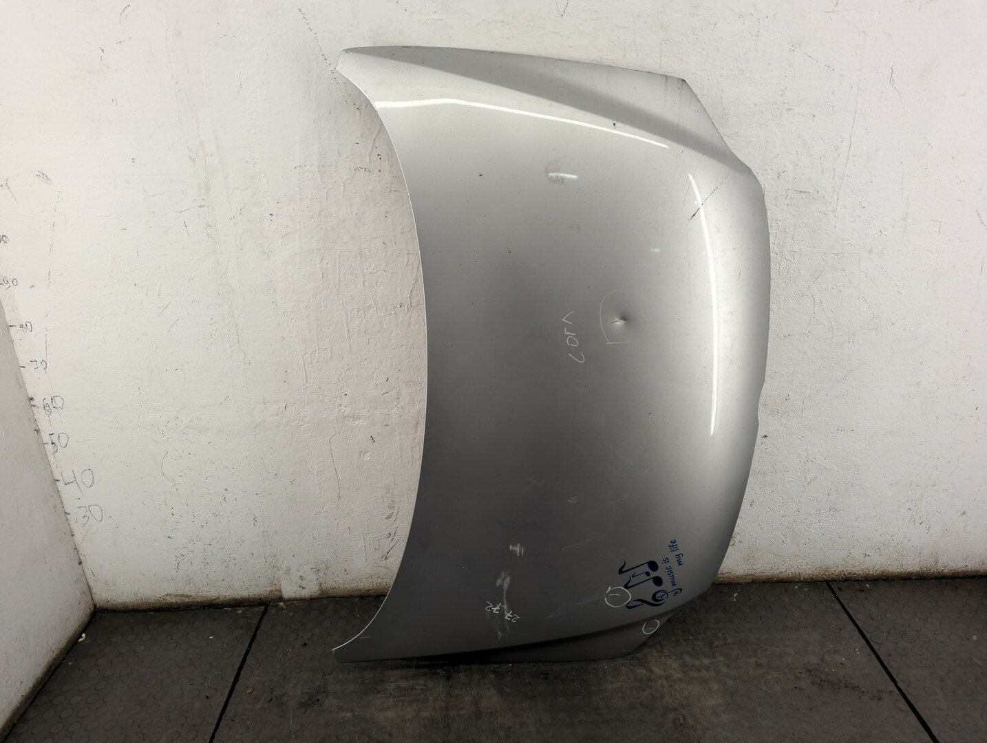 Капот Volkswagen Fox Б/У