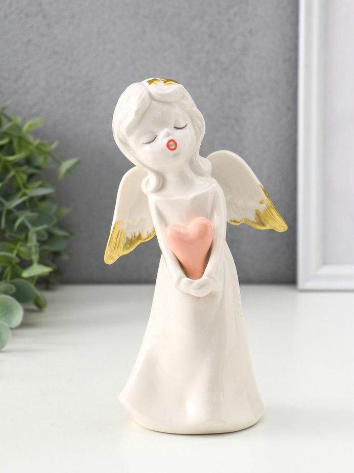 Фигурка керамика Ангел поющий с сердцем , 10.5 6.5 18 см