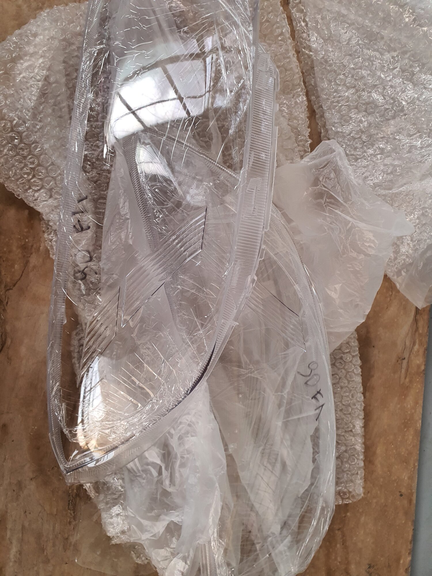 Стекла Фар Ваз Лада Гранта FL (Пластик) Правое и Левое Пара 2 Штуки.