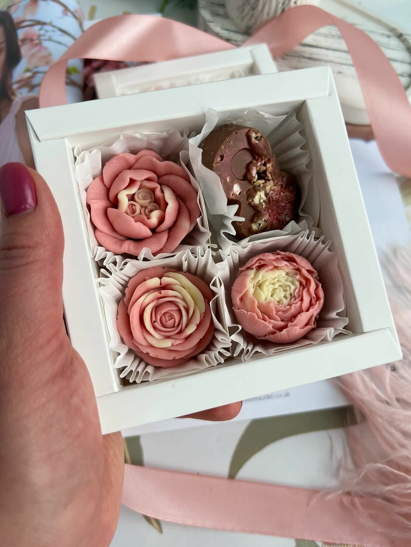 ТД НебыковА Шоколадные цветы на 8 марта подарок девушке/женщине, с цифрой 8, конфеты подарочные