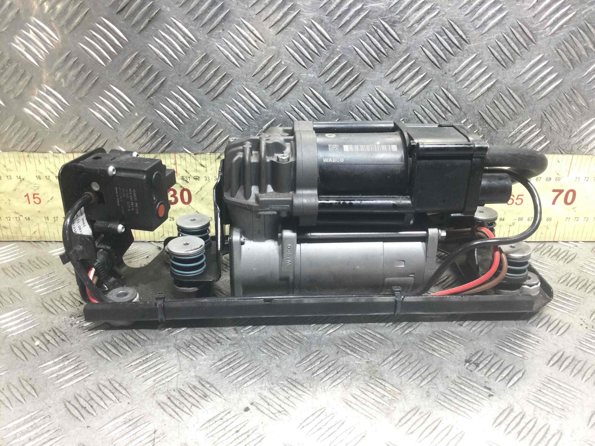 Б/У Компрессор пневмоподвески BMW 5-Series 5-Series F10 2009 - 2016 2012 г.