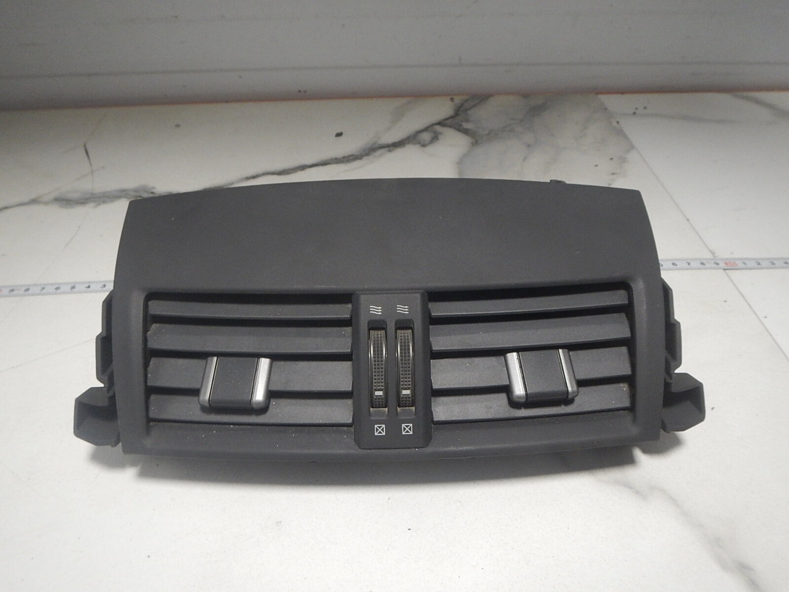 Б/У Дефлектор воздушный, Toyota (Тойота)-RAV4 (06-13) TOYOTA RAV4 (06-13) Потертости. 641314 TOYOTA арт. 5567042050B2