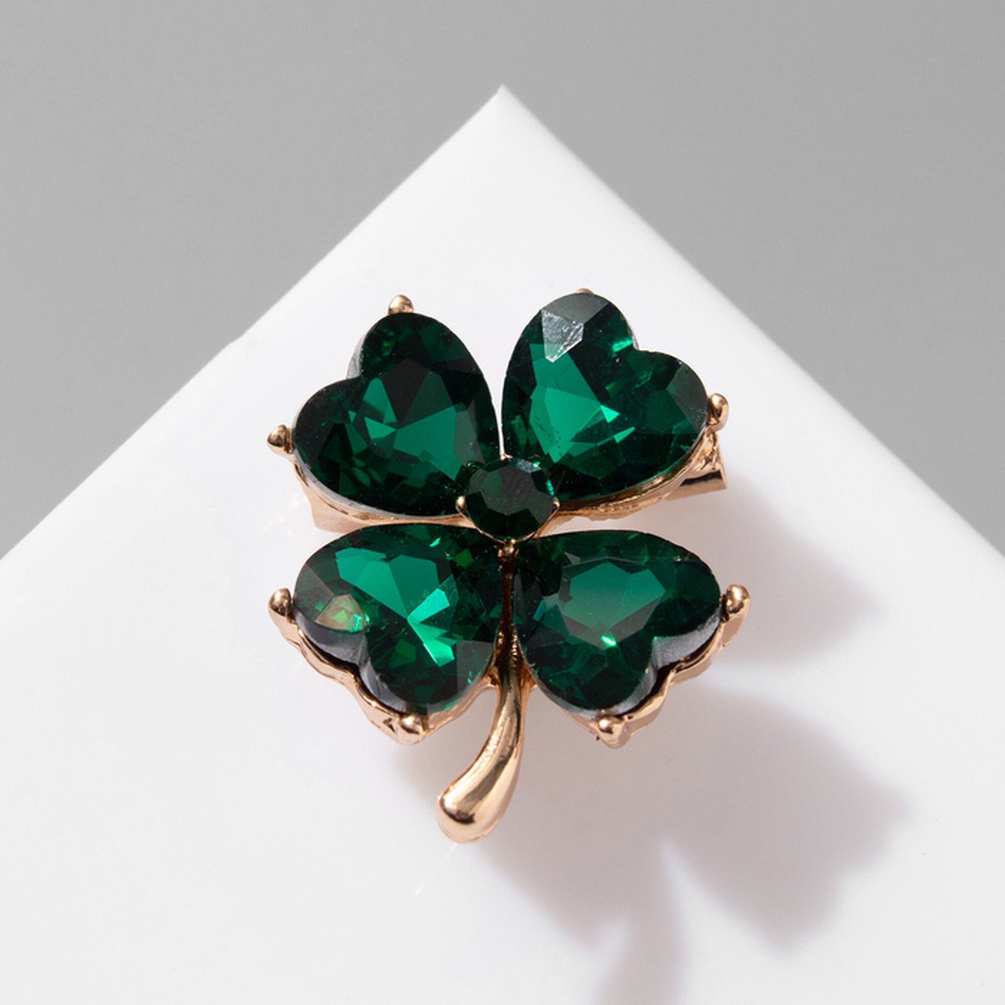 Брошь, стразы