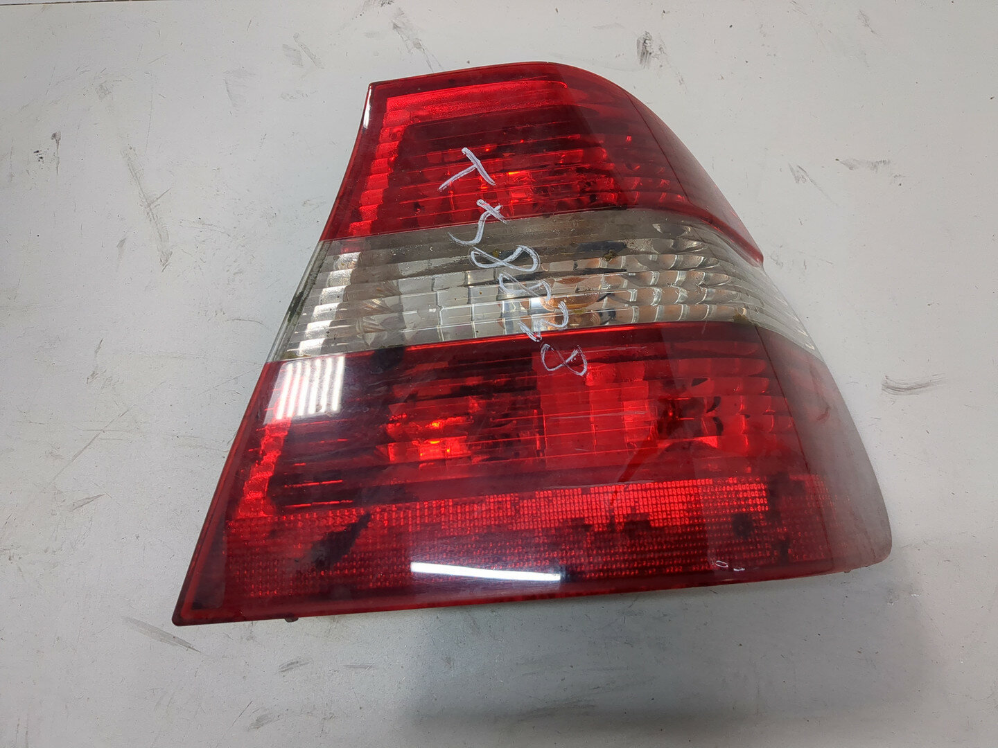 Фонарь (задний) правый BMW 3 E46 Б/У